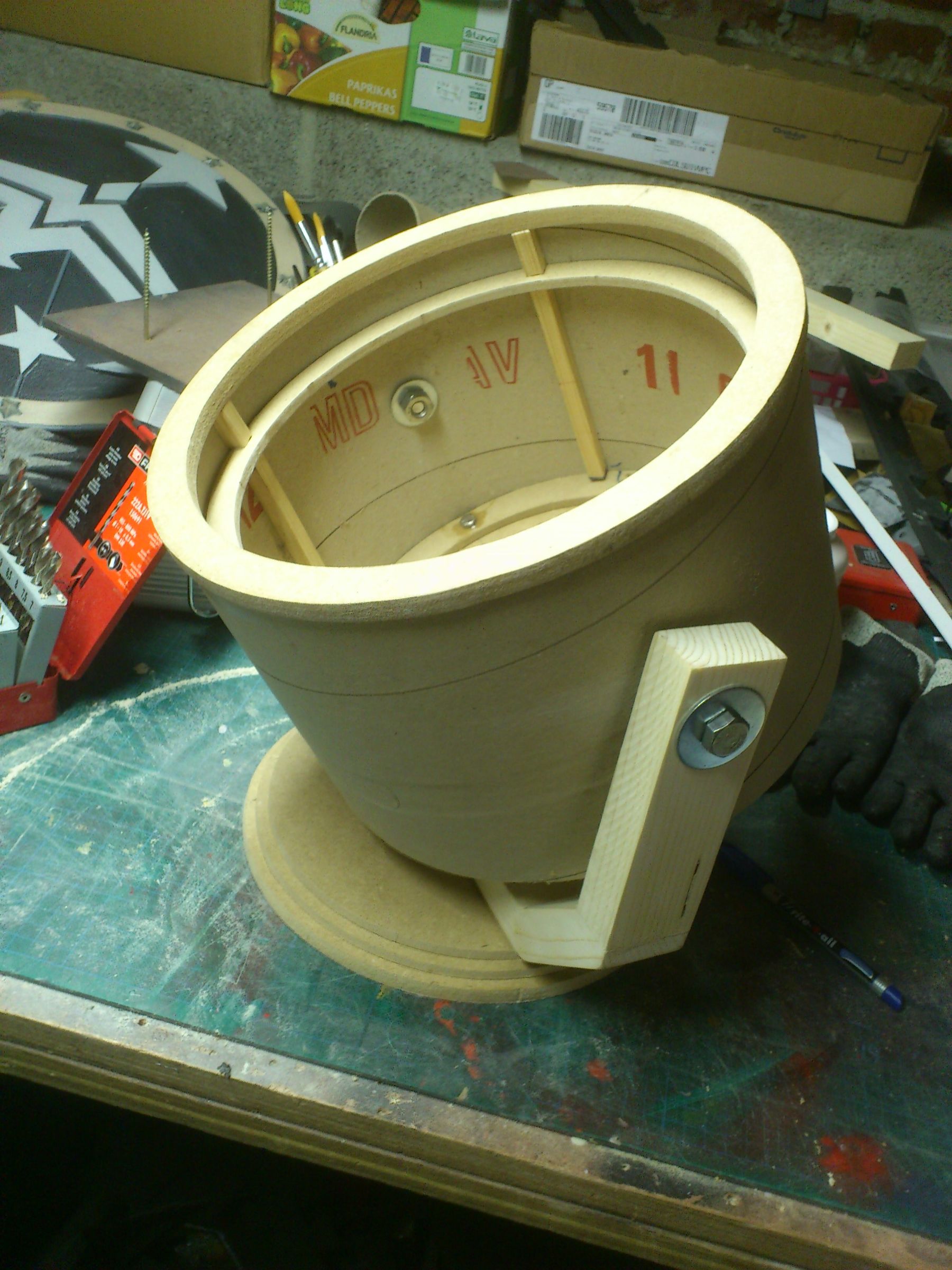 How to Make a BAT-signal : 8 Steps (with Pictures) - Instructables