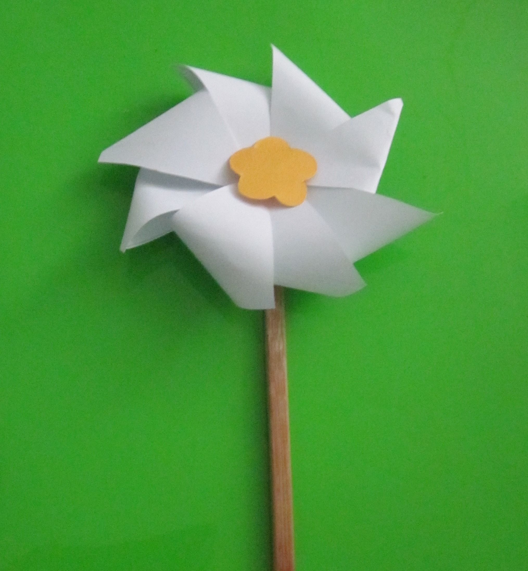 Miss La Sen 8 Petal Pinwheel : 7 Steps - Instructables