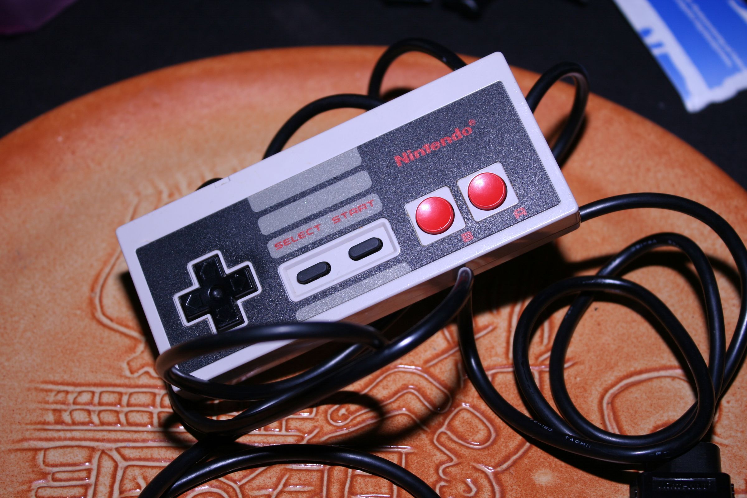 Nes Controller With Leds Lighting Up the Logo : 3 Steps - Instructables