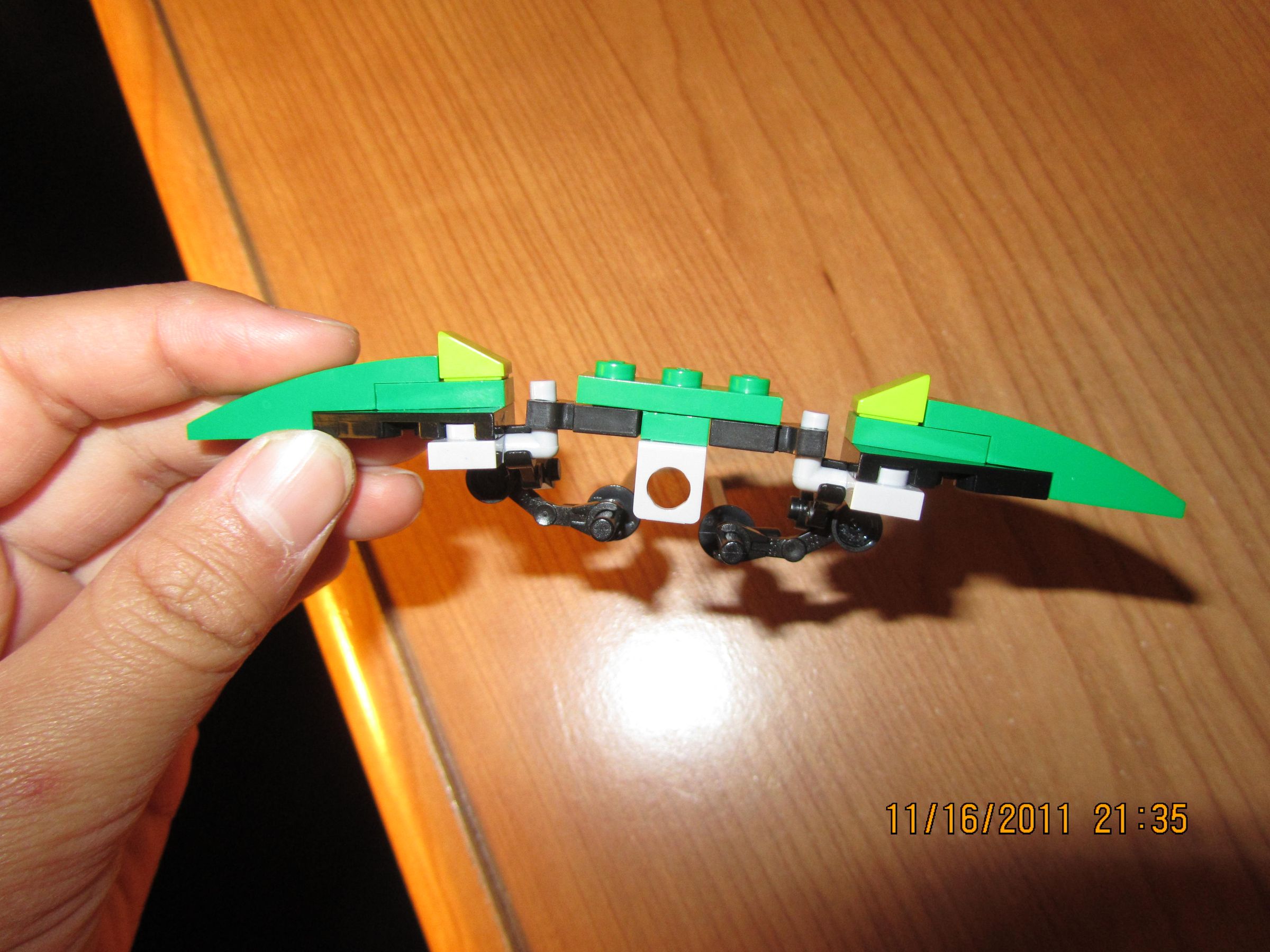 Lego Minifigure Wings : 4 Steps - Instructables