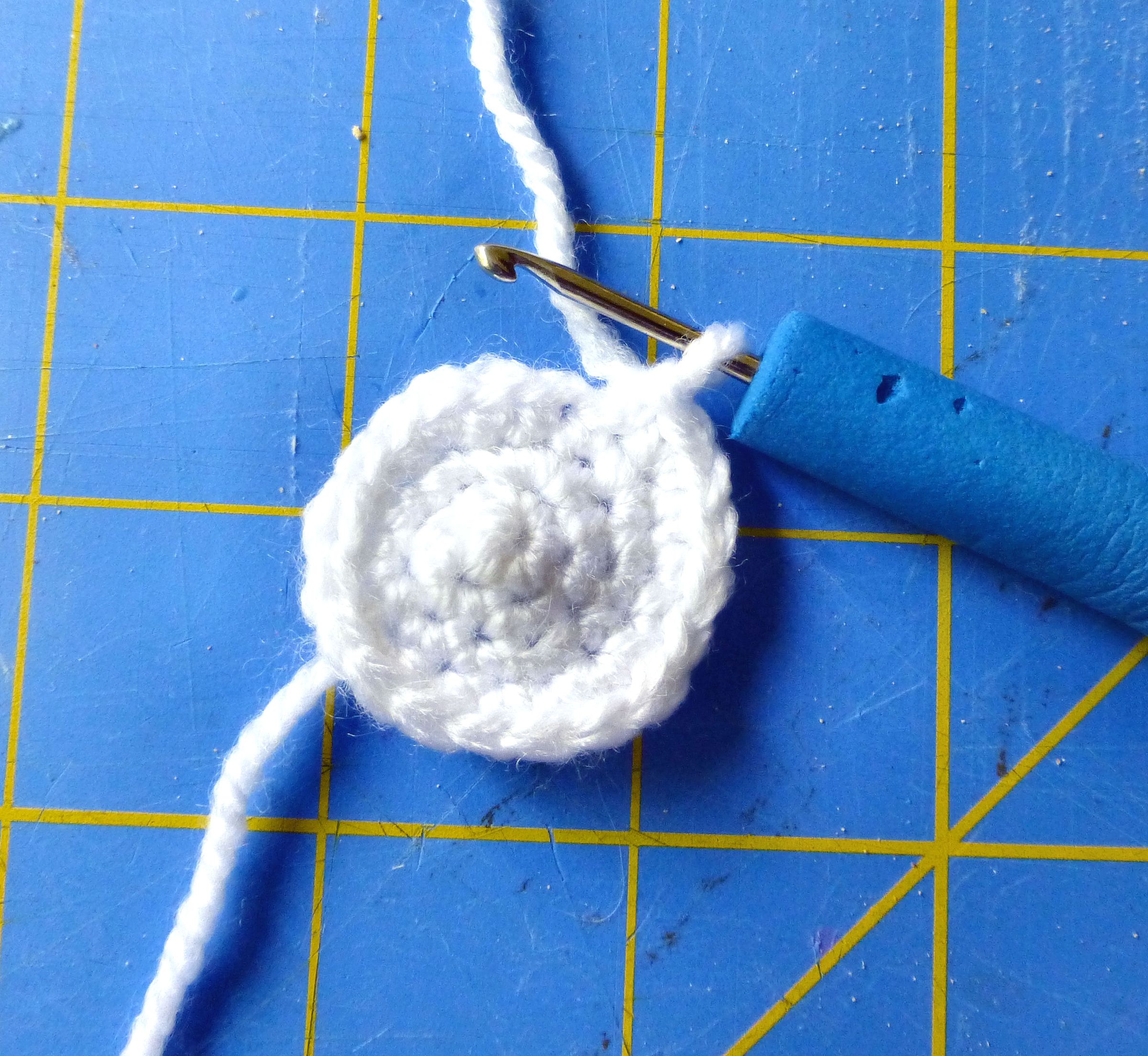 Crochet Pokeball Keychain Flashlight : 5 Steps (with Pictures ...