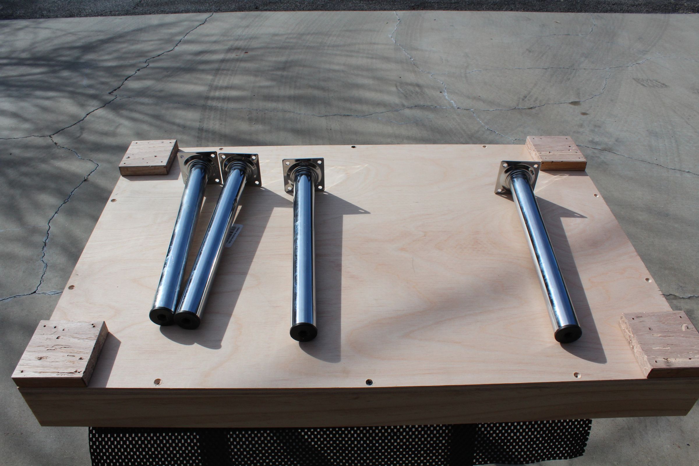 Small Gaming PC Desk : 6 Steps - Instructables