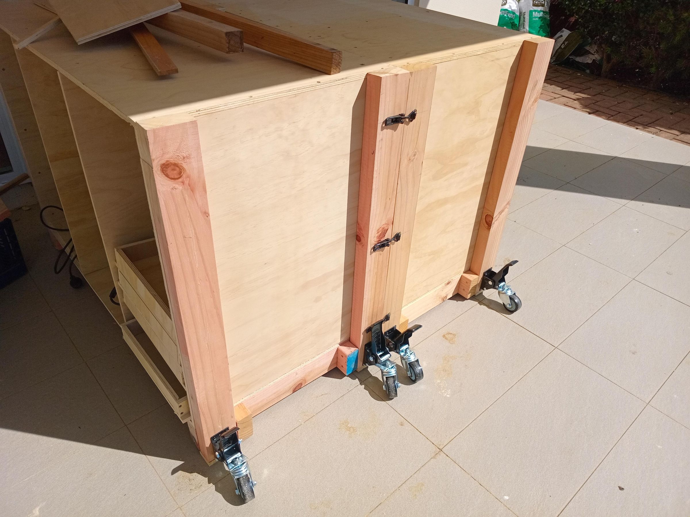 A New Workbench With Storage : 17 Steps (with Pictures) - Instructables