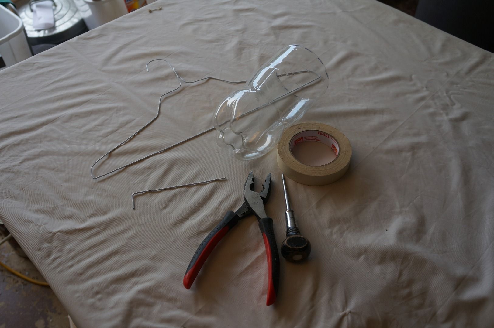 Make Your Own Half-Life Barnacle Using Household Materials : 15 Steps ...