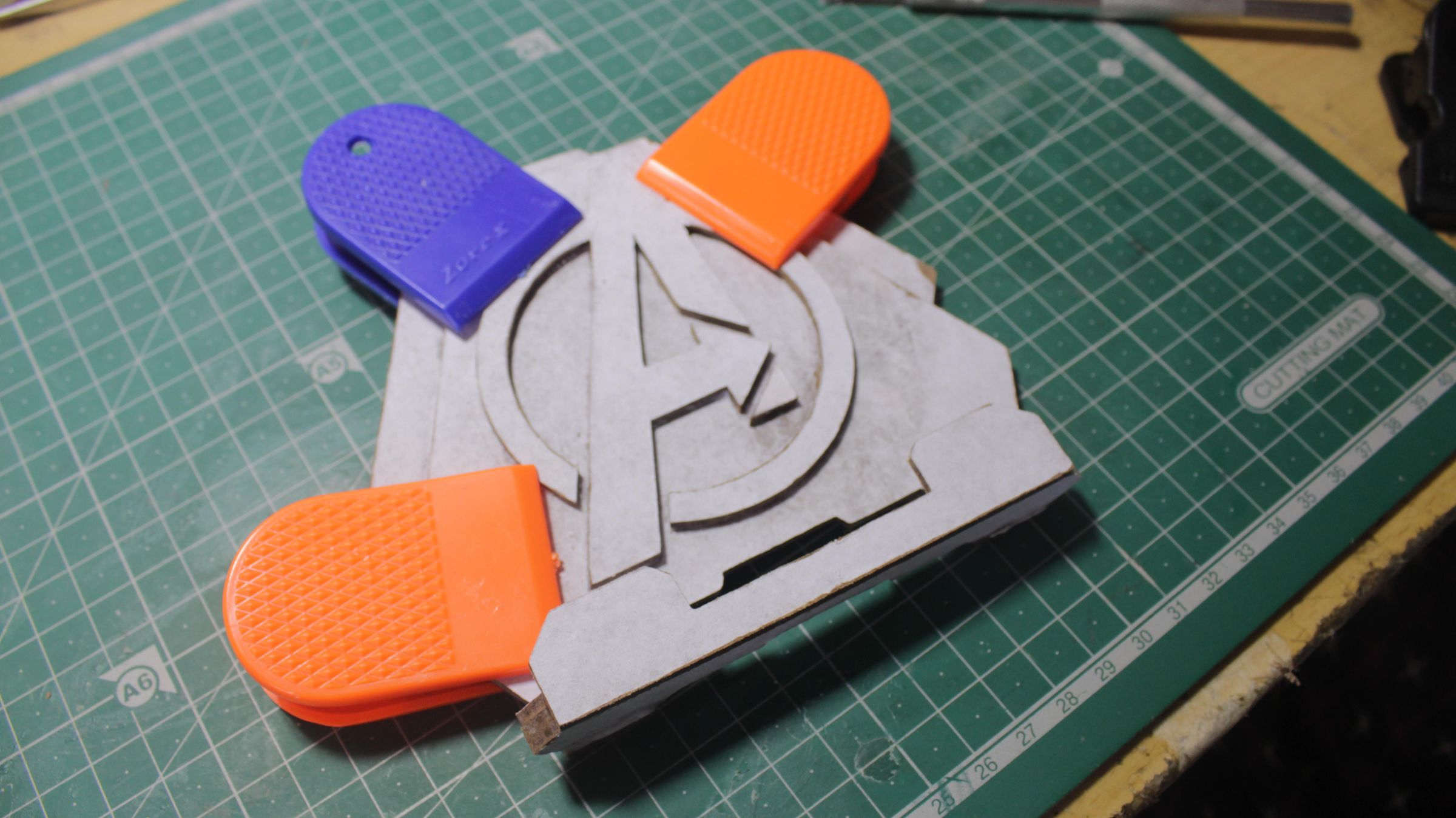 Easy Avengers Smartphone Stand : 14 Steps (with Pictures) - Instructables