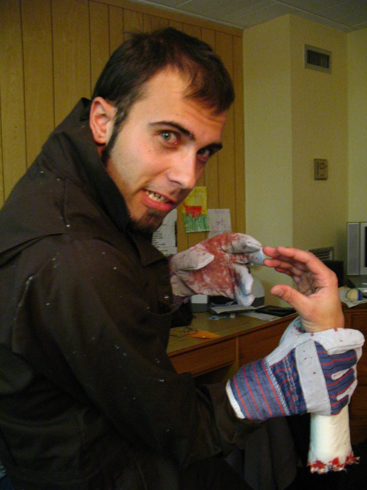 The Living Severed Hand! : 9 Steps (with Pictures) - Instructables