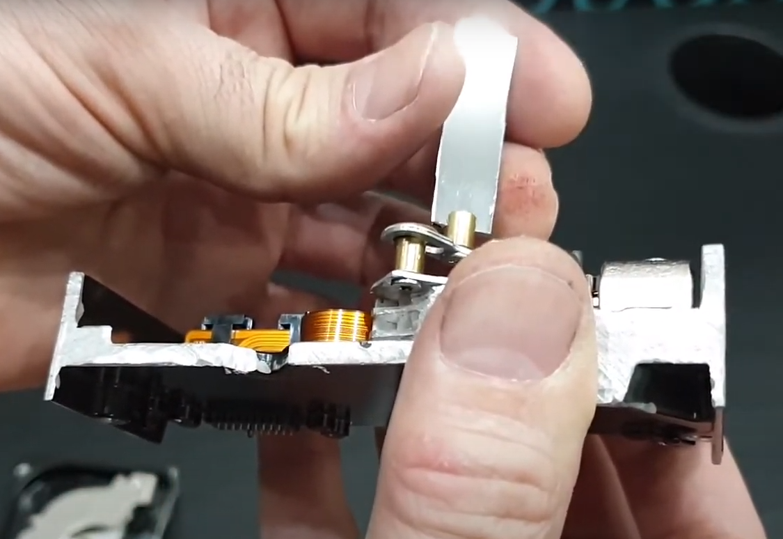 DIY Laser Projector From Two Old HDD : 10 Steps - Instructables