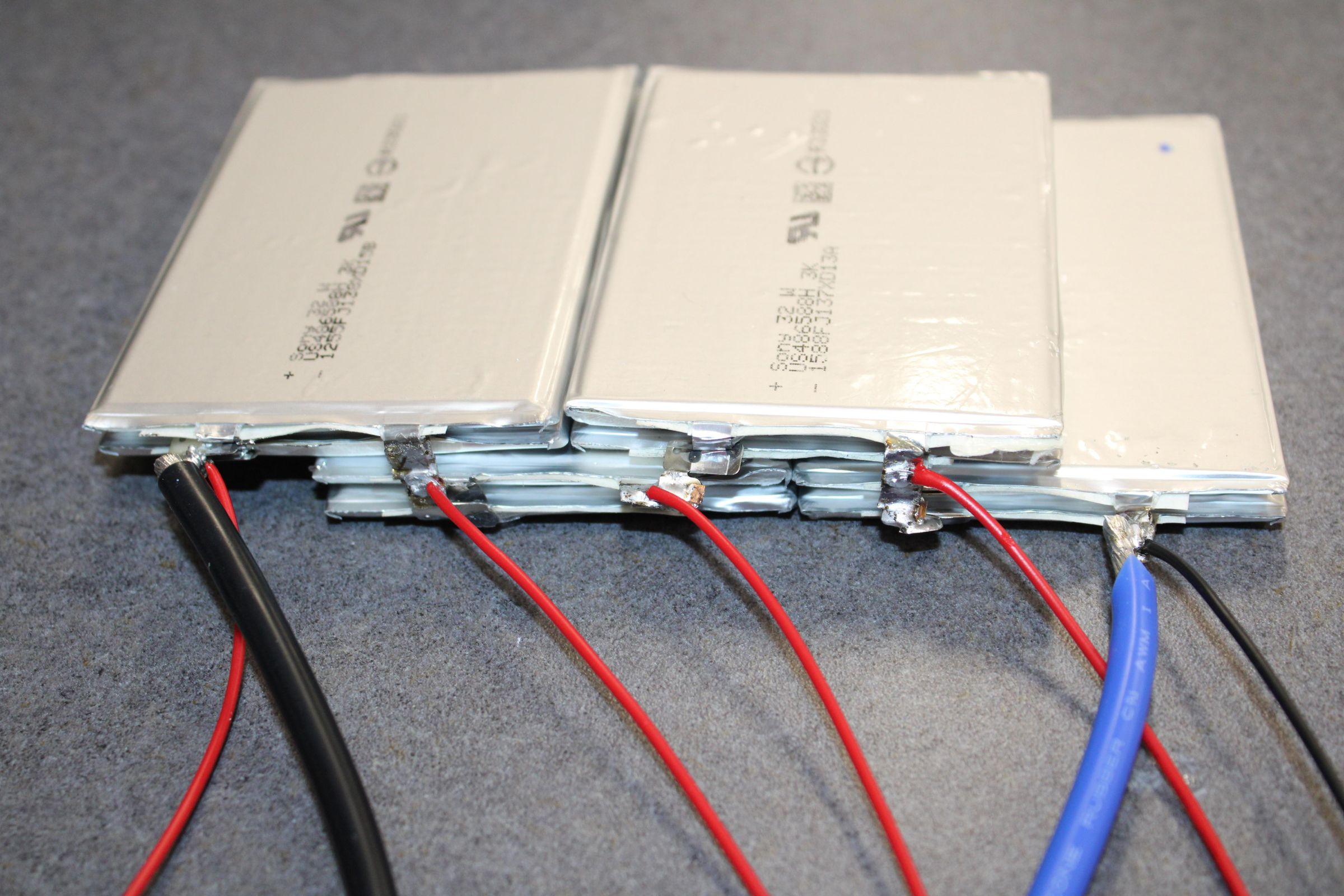 Massive USB Battery Bank Made From Recycled Chromebook Batteries : 9 ...