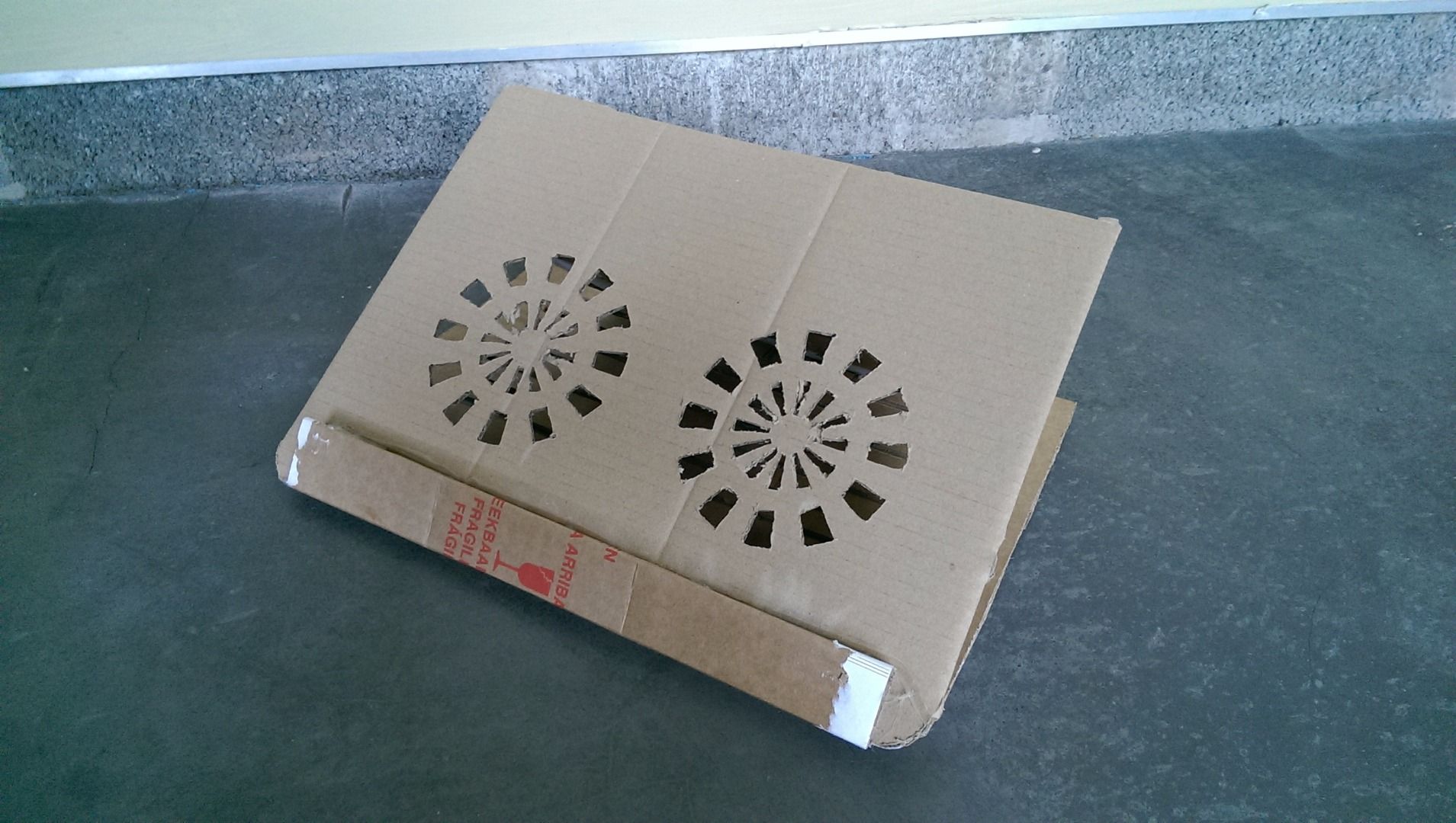 Cardboard Laptop Holder : 6 Steps (with Pictures) - Instructables