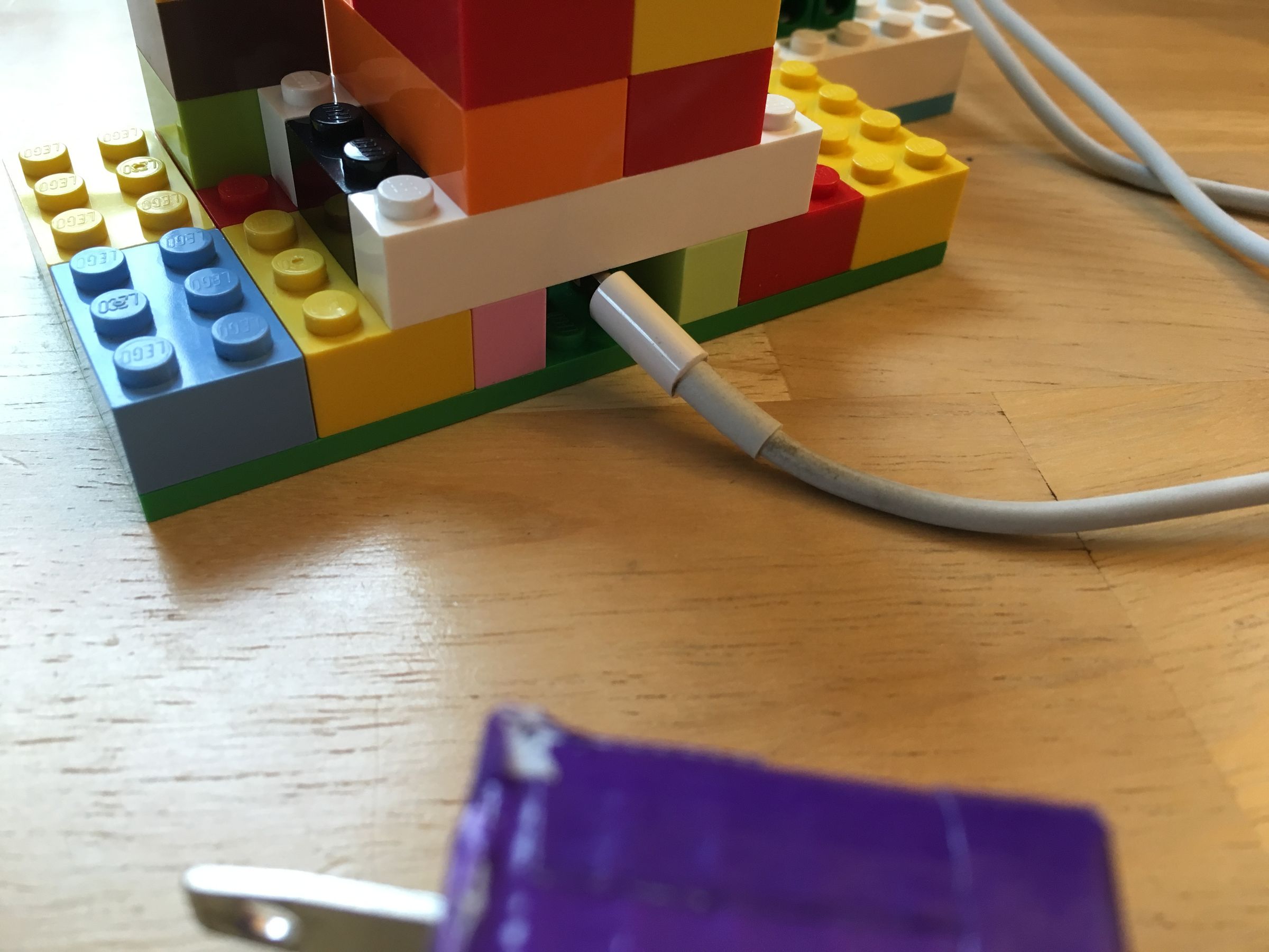 Lego IPhone Stand : 9 Steps - Instructables