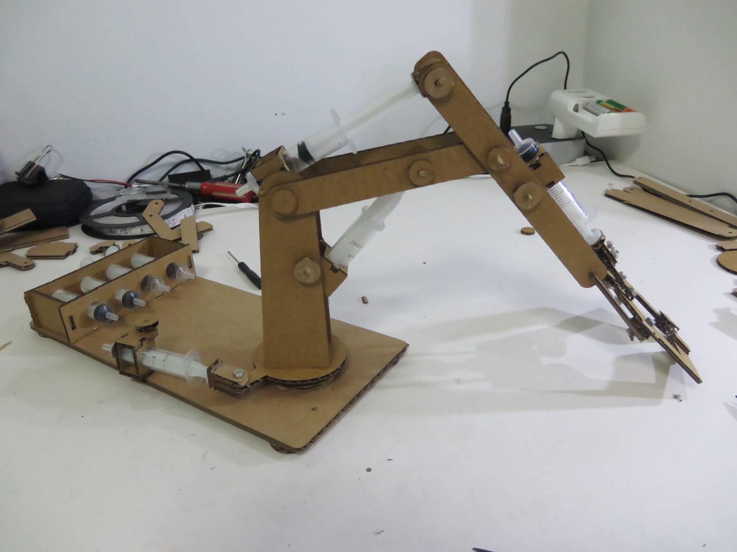 Recycled Cardboard Claw : 4 Steps (with Pictures) - Instructables