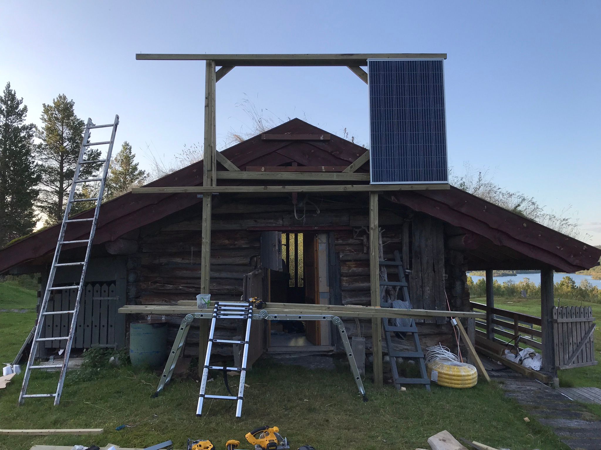 Large Solar Panel Wall Mount With Tilt : 4 Steps - Instructables