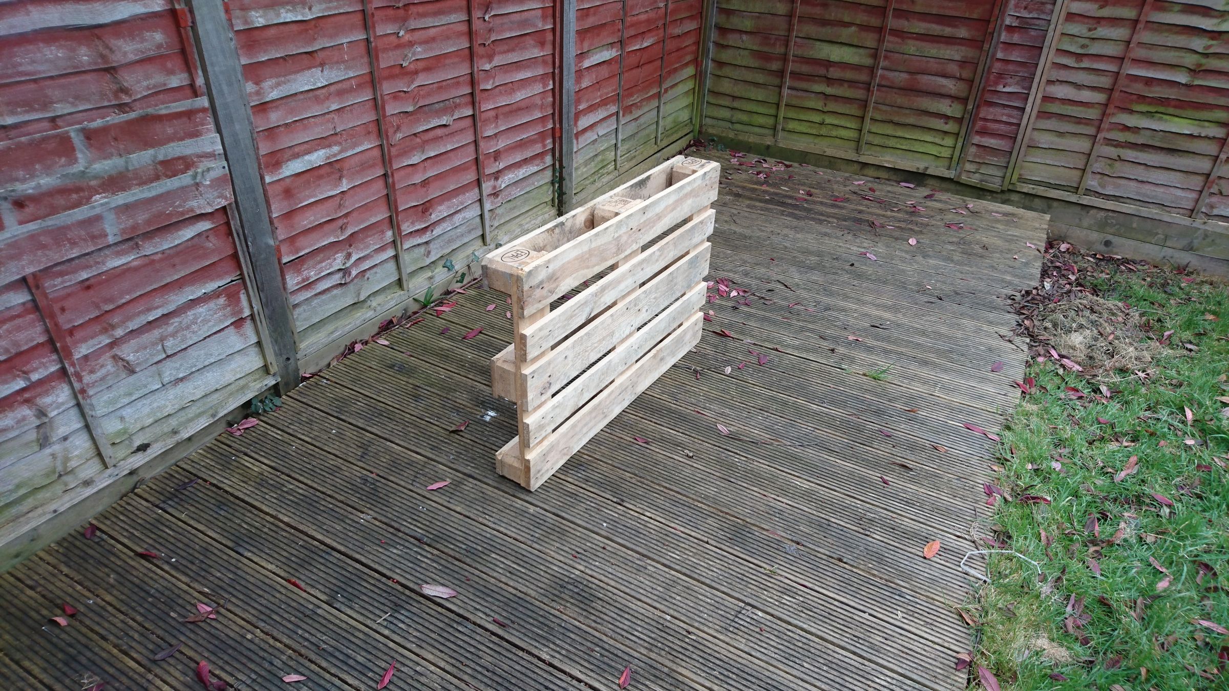 Staggered Pallet Planter : 8 Steps (with Pictures) - Instructables