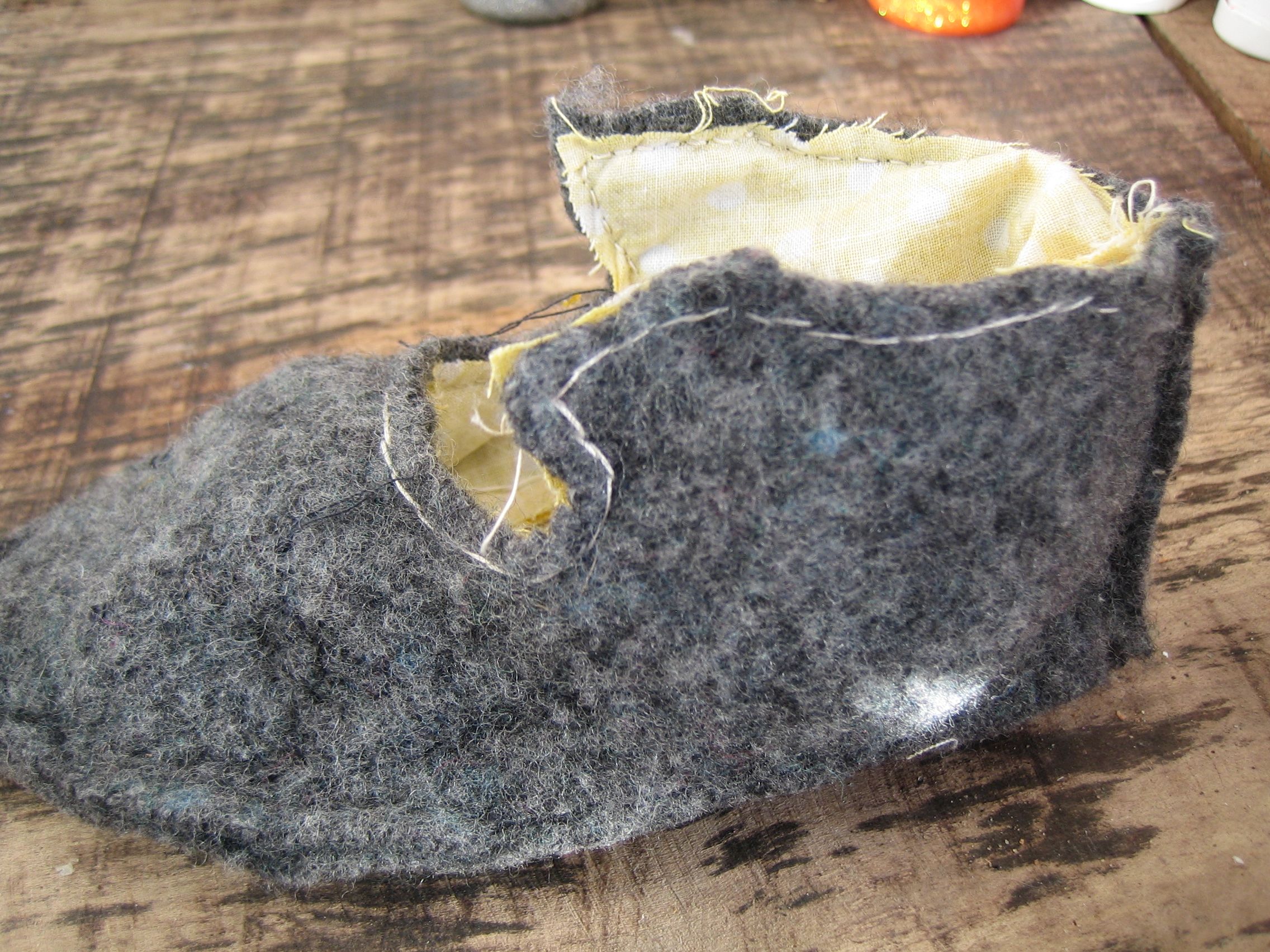 Fabulously Upcycled Felt Mouse Slippers - Instructables