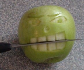Mad HALLOWEEN APPLE FACE : 4 Steps - Instructables