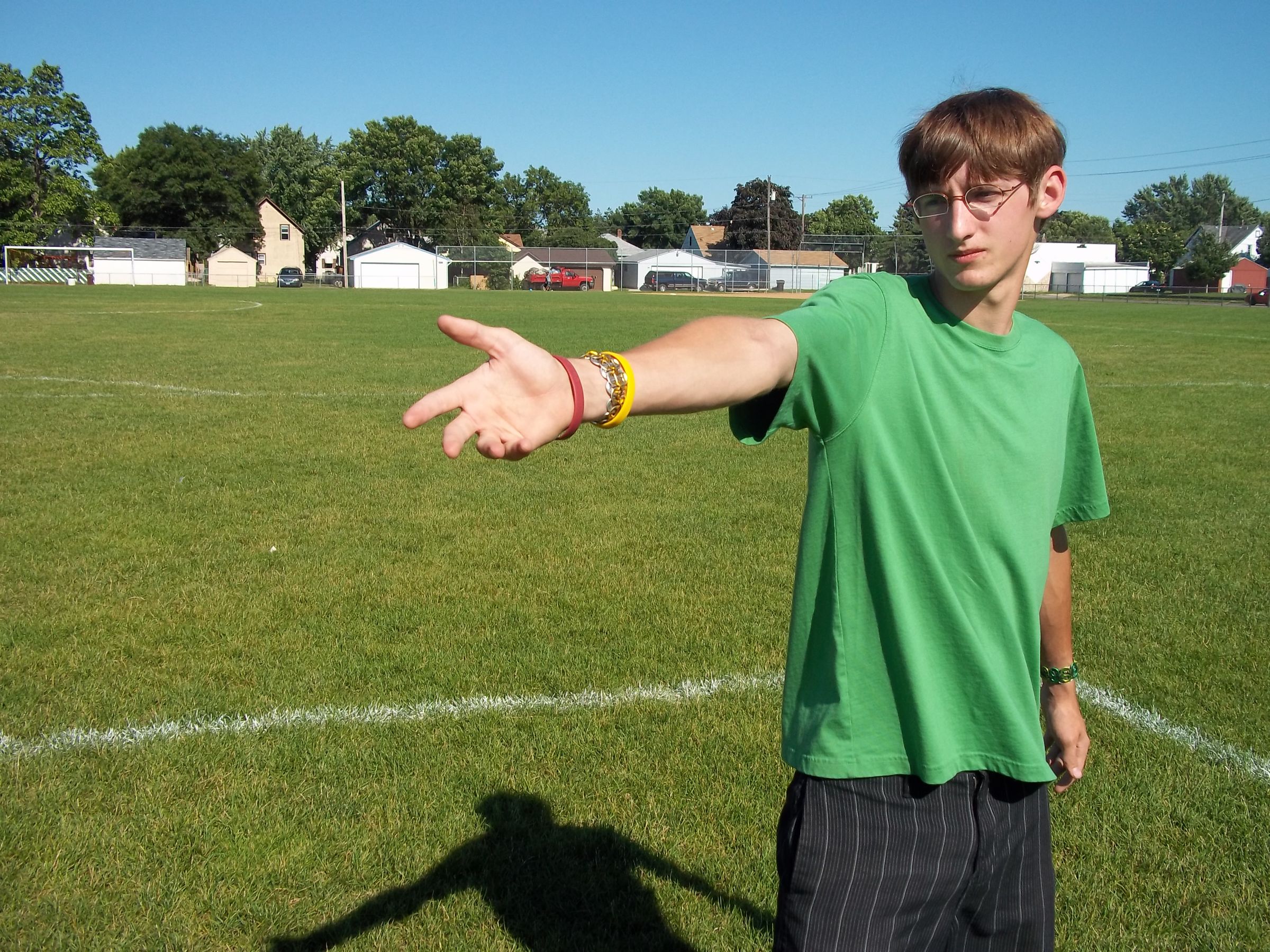 Funky McGroovy Frizbee Throwing Guide : 9 Steps (with Pictures ...