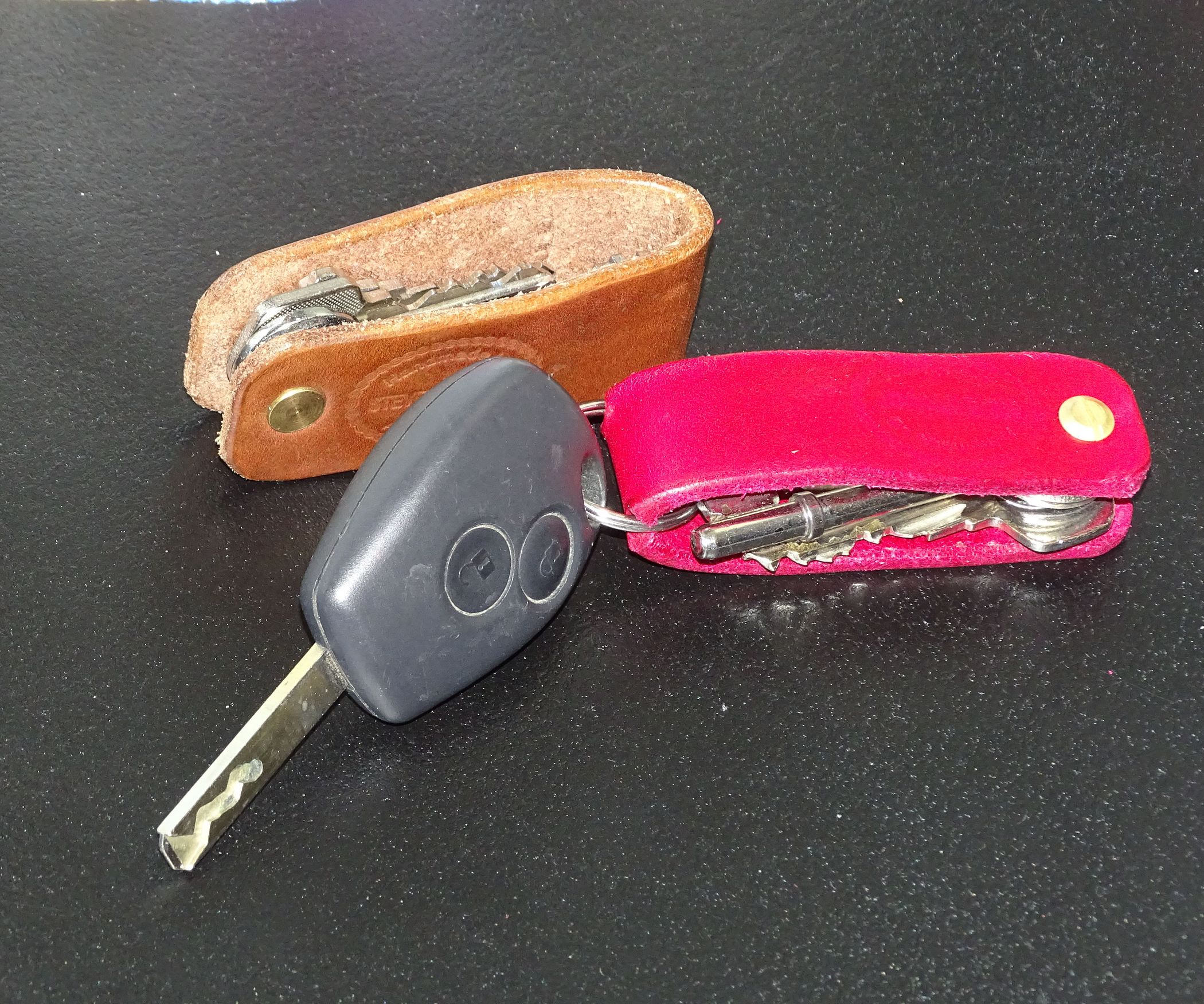 Making a Swivel Key Ring / Key Fob for Less Than $5 : 6 Steps (with ...