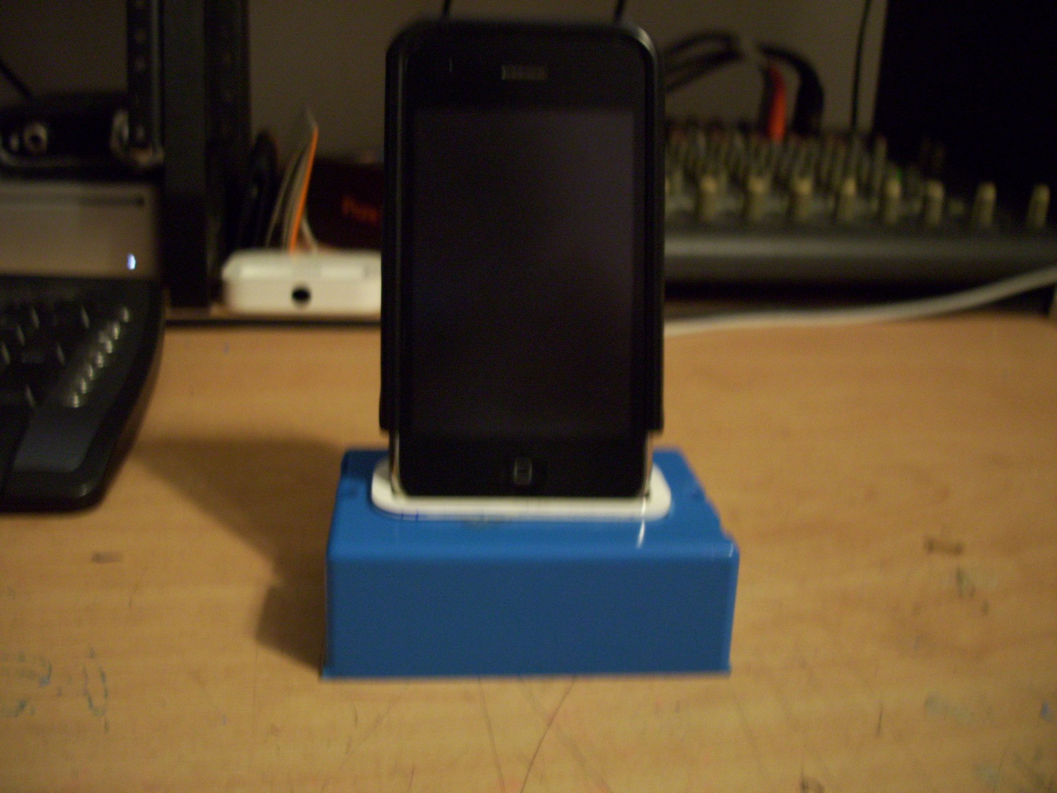 Ipod Dock for a Couple of Dollars : 4 Steps - Instructables