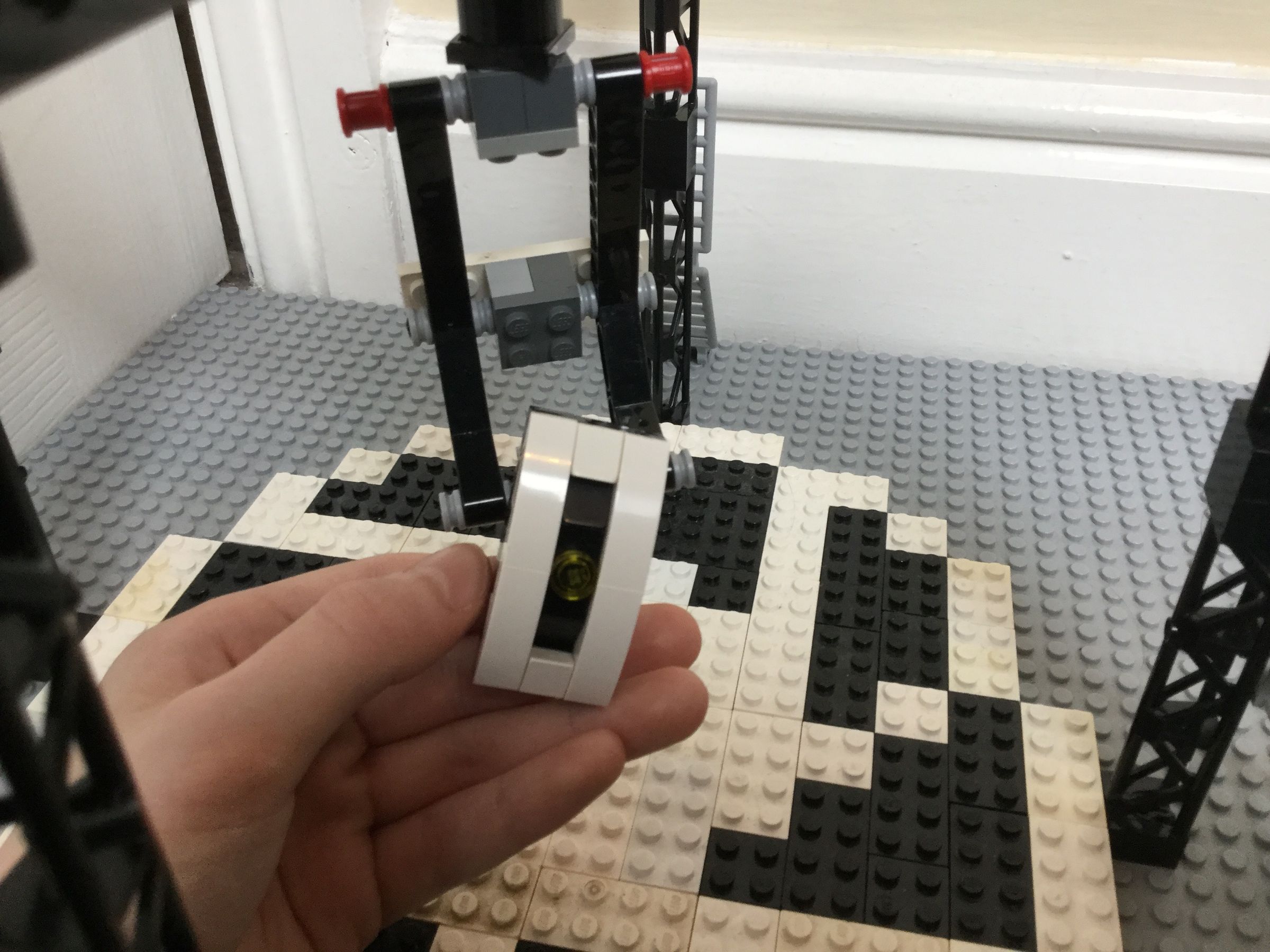 Lego Portal GLaDOS Frame (+Rocket Turret!) : 5 Steps - Instructables