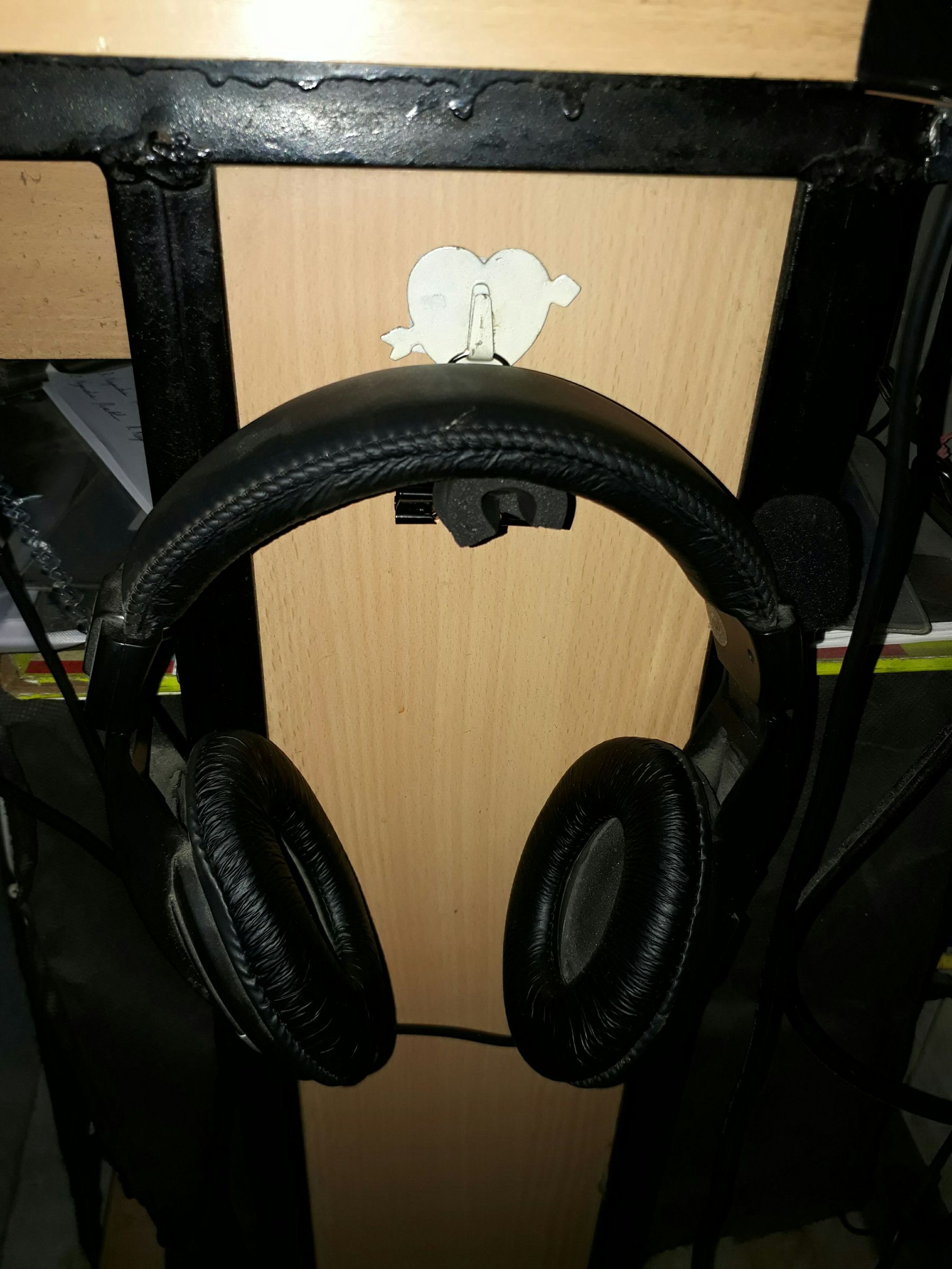 Headphone Hanger : 7 Steps - Instructables