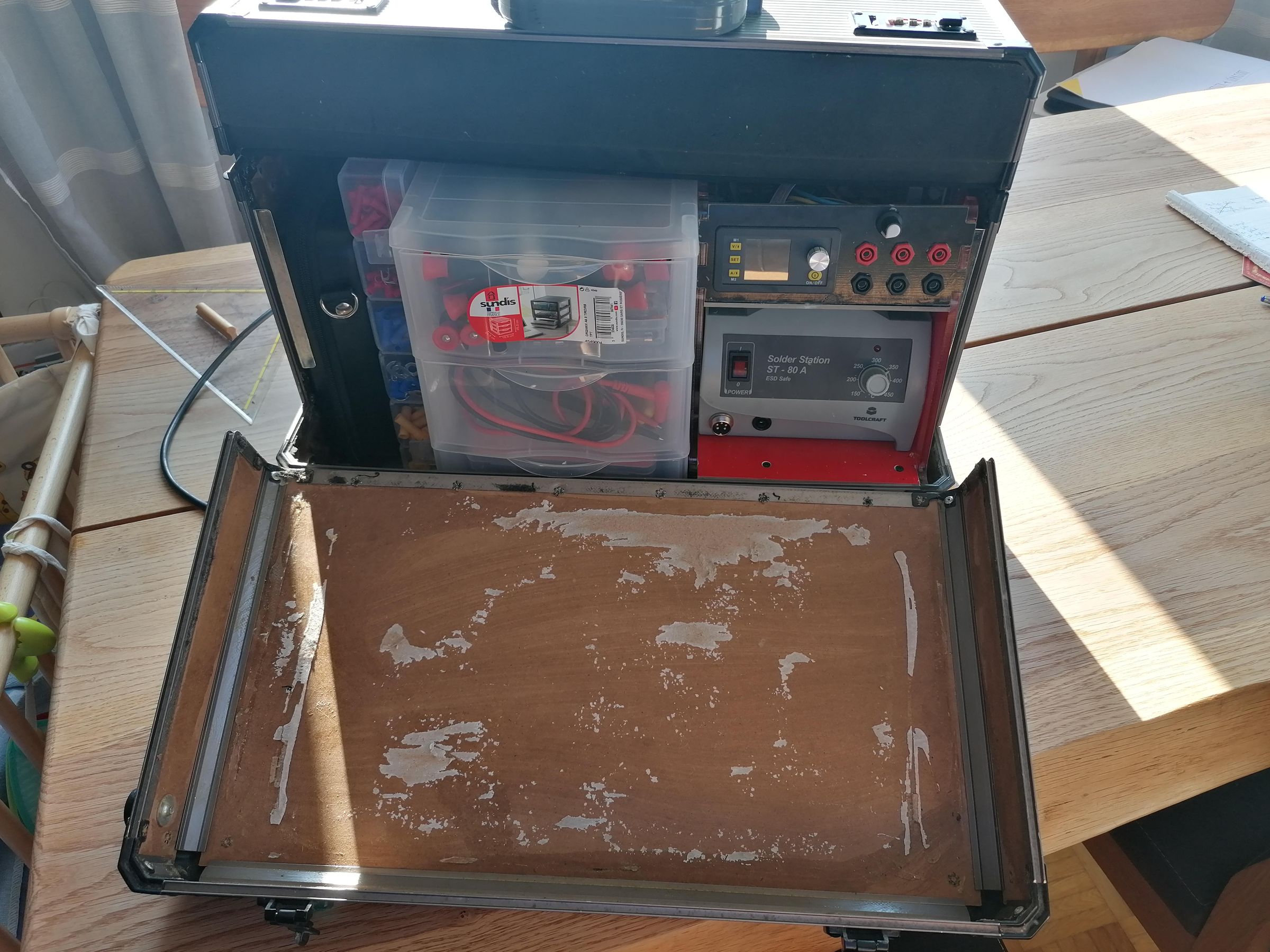 Convert Old Toolcase to Mobile Electronics Workstation : 3 Steps ...