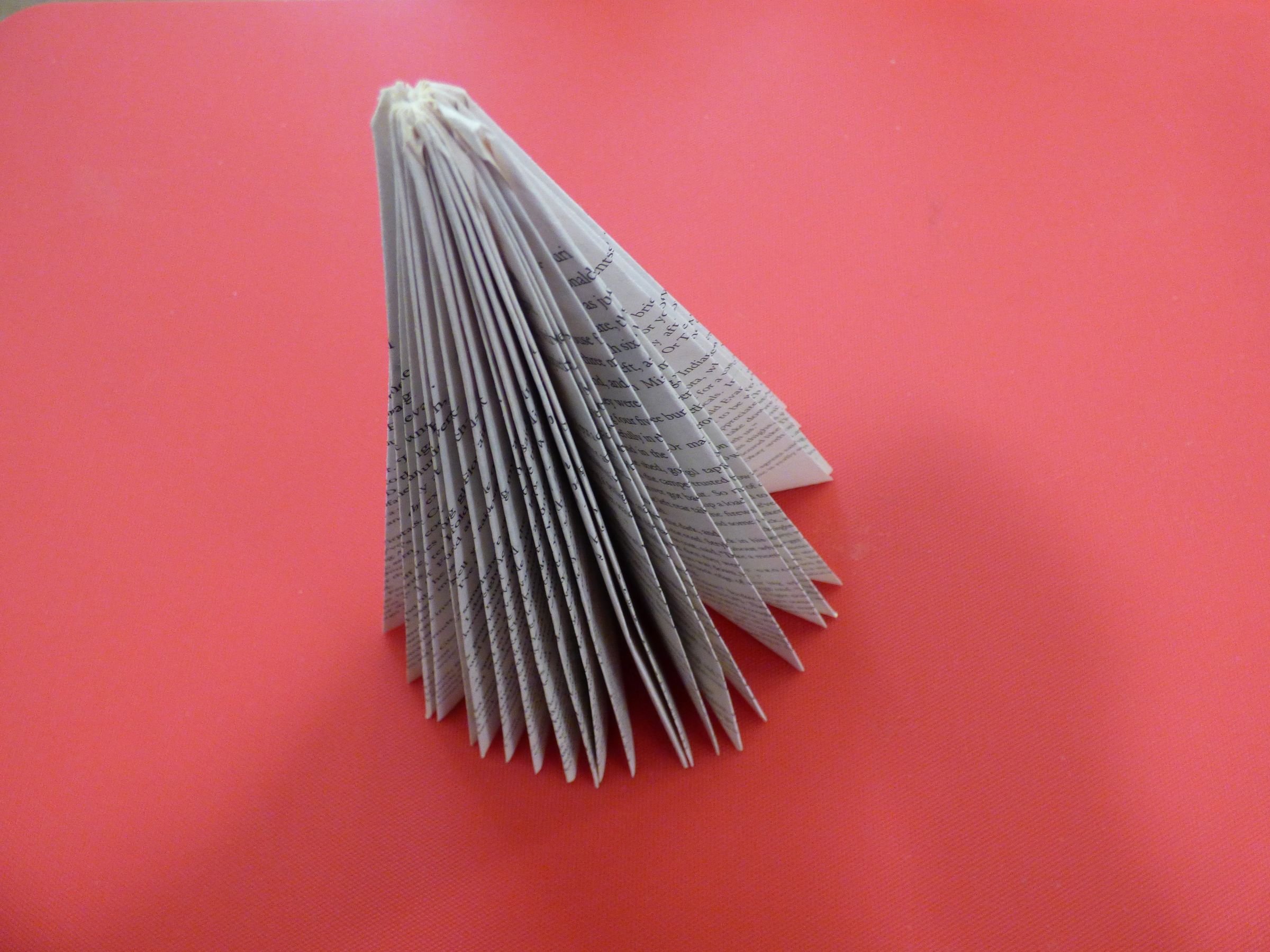 Folded Book Christmas Tree : 8 Steps (with Pictures) - Instructables