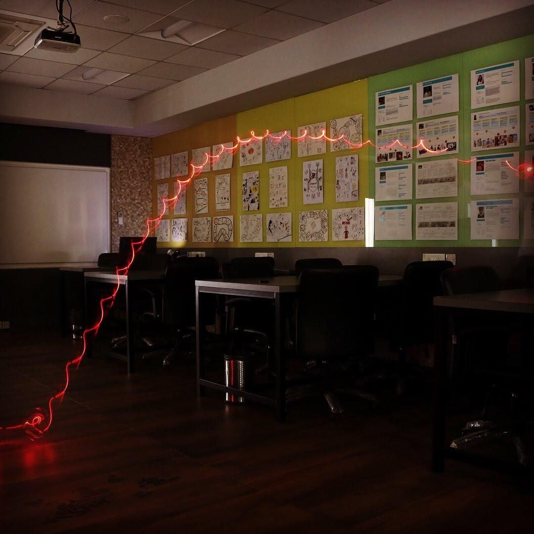 Visualise the Flight Path of a Paper Cup Glider With Light Trail : 5 ...