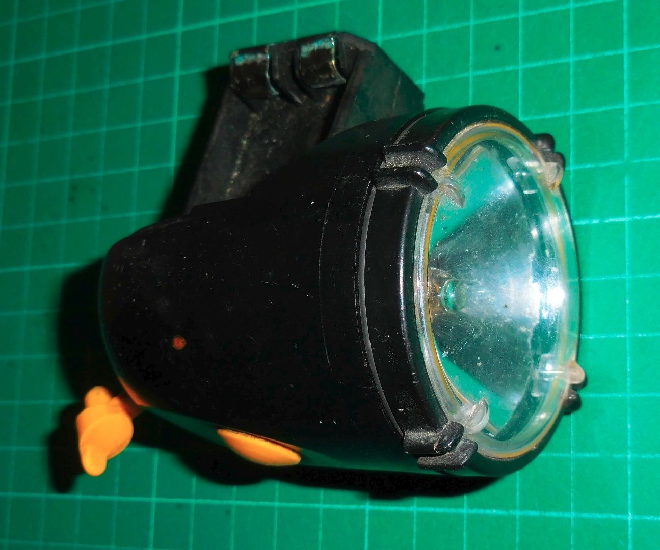 Rebuild Your Old Flashlight With LED Emitter : 4 Steps - Instructables