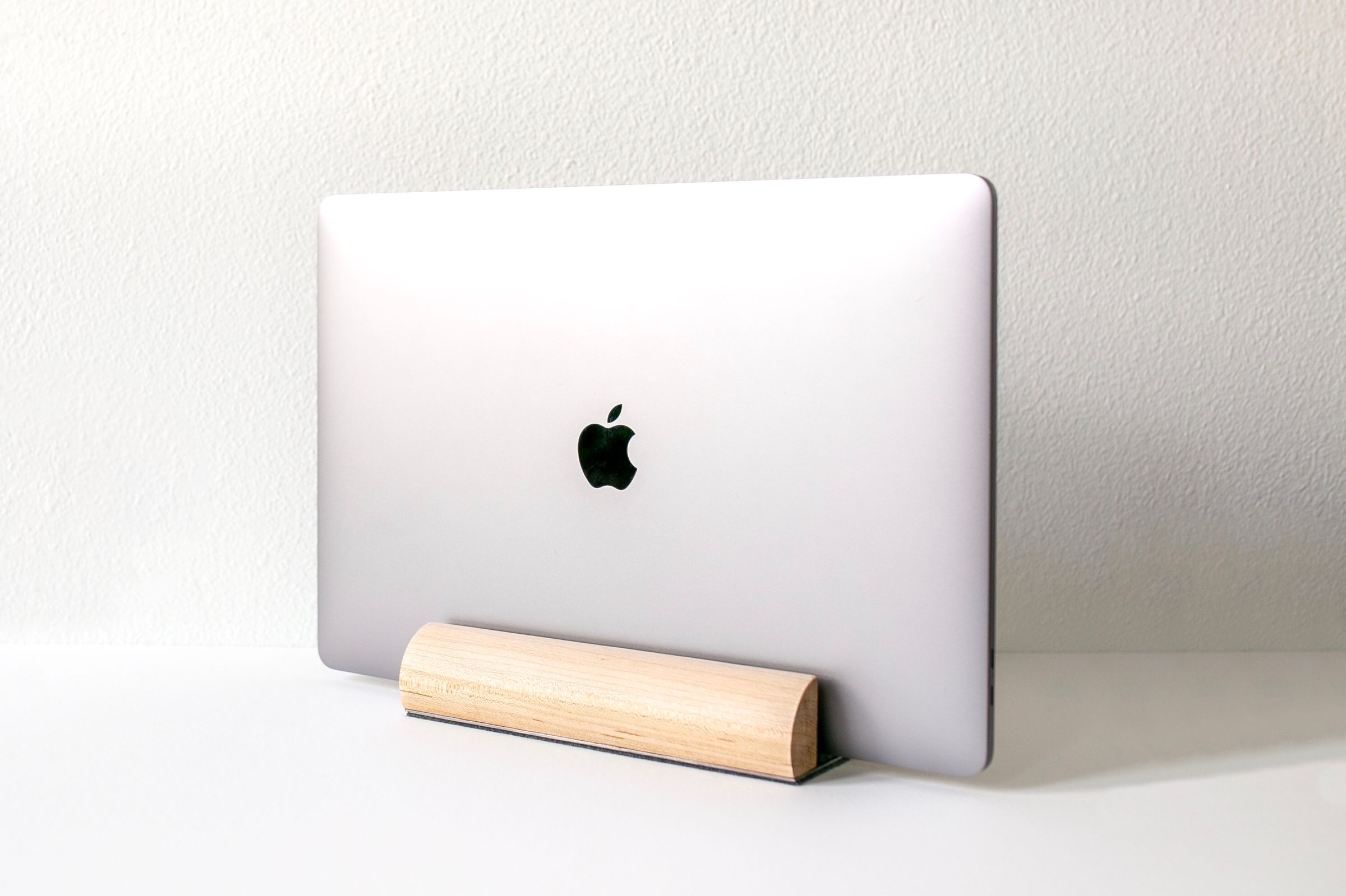 Vertical Laptop Dock : 16 Steps (with Pictures) - Instructables