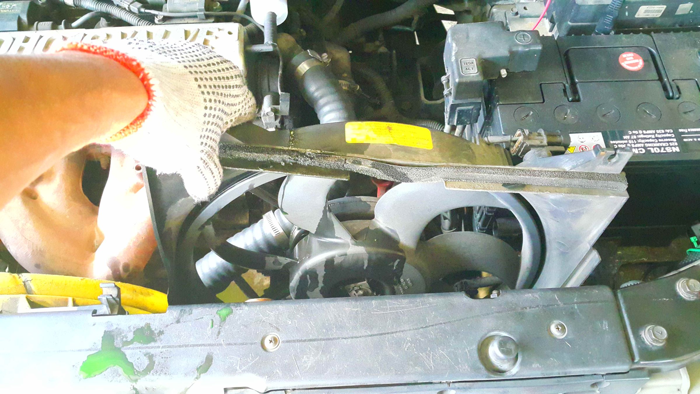 Replacing the Lower Radiator Hose on a Hyundai Trajet/sonata. : 4 Steps ...