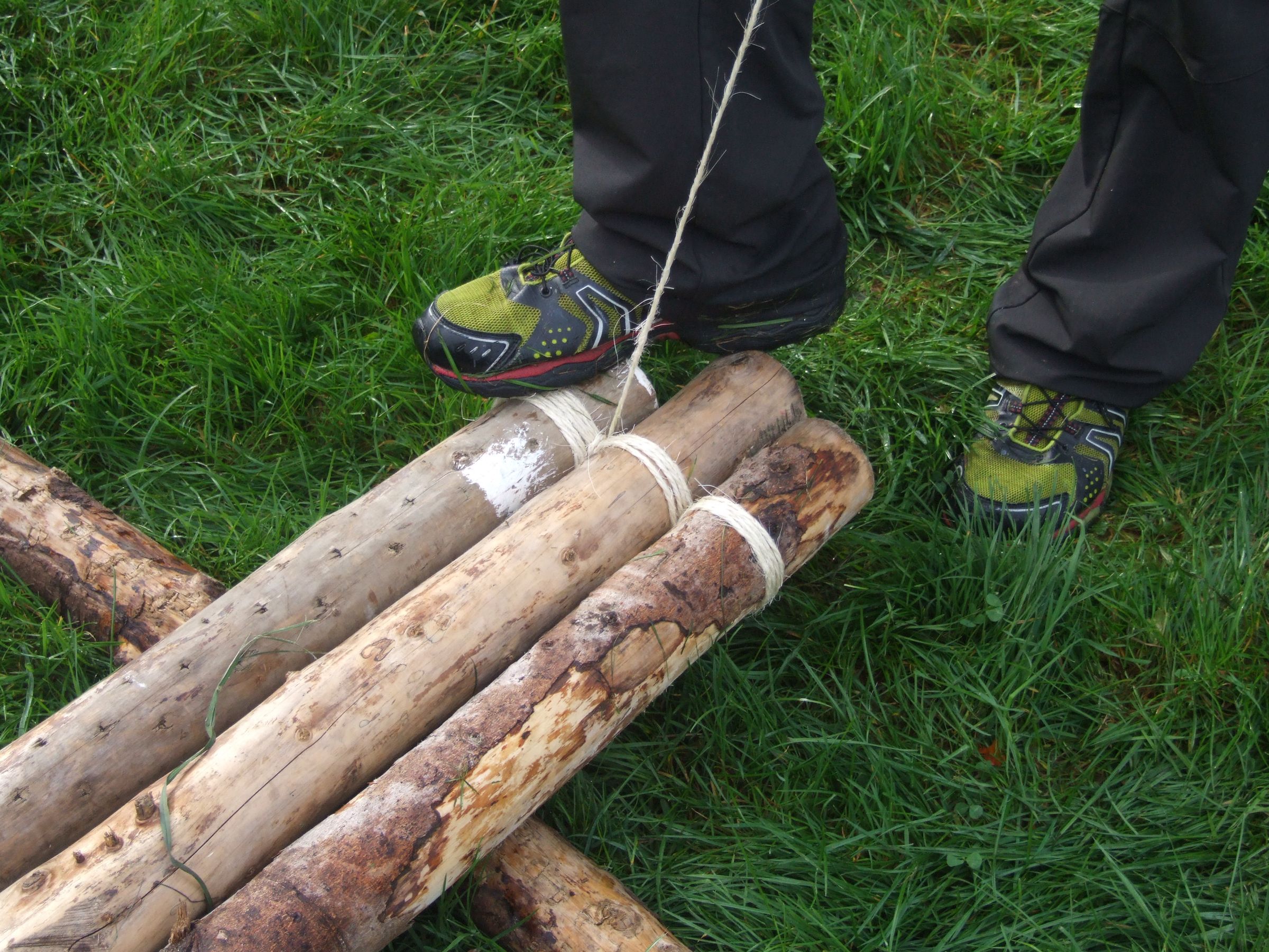 Figure of 8 Lashing (Tripod Lashing) : 6 Steps - Instructables