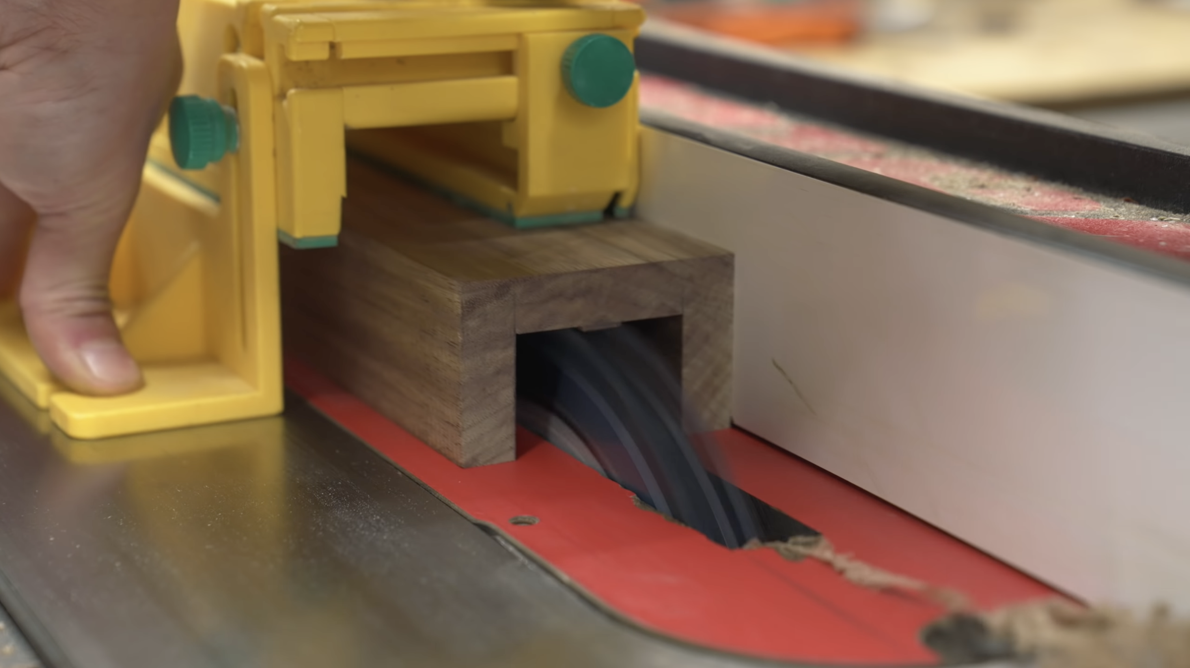 A Minimalist Workspace With This Simple DIY : 6 Steps (with Pictures ...