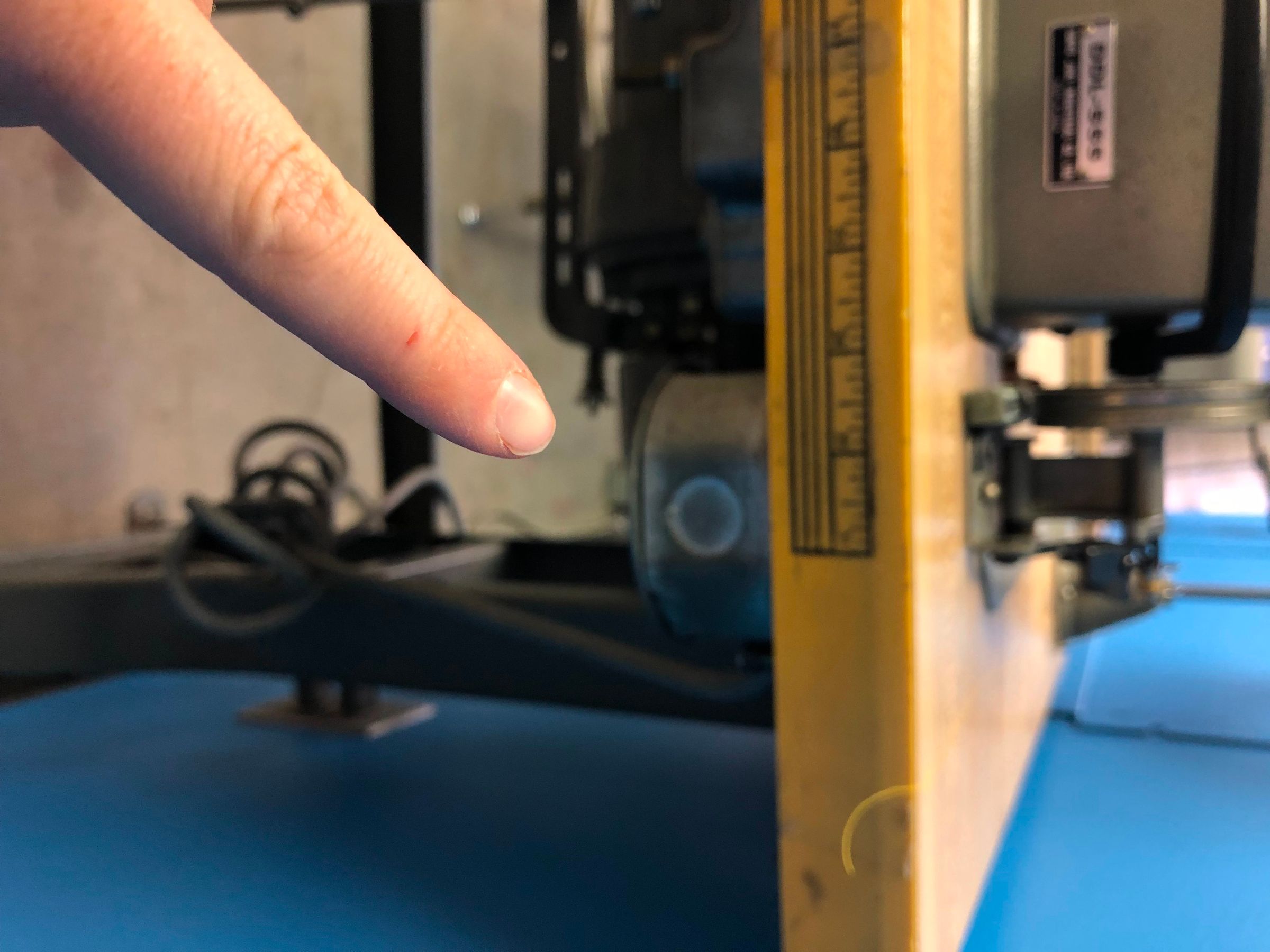 How to Thread a Juki Industrial Sewing Machine : 8 Steps (with Pictures ...