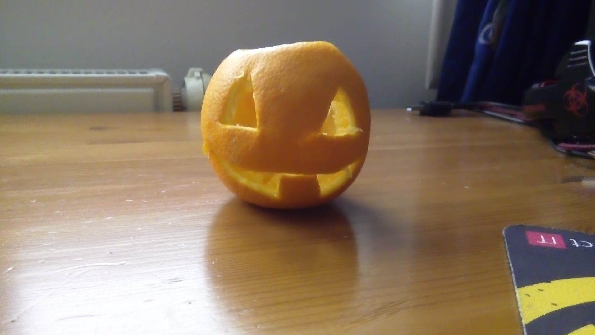 Halloween Orange Scarecrow ENG/CZ : 5 Steps - Instructables