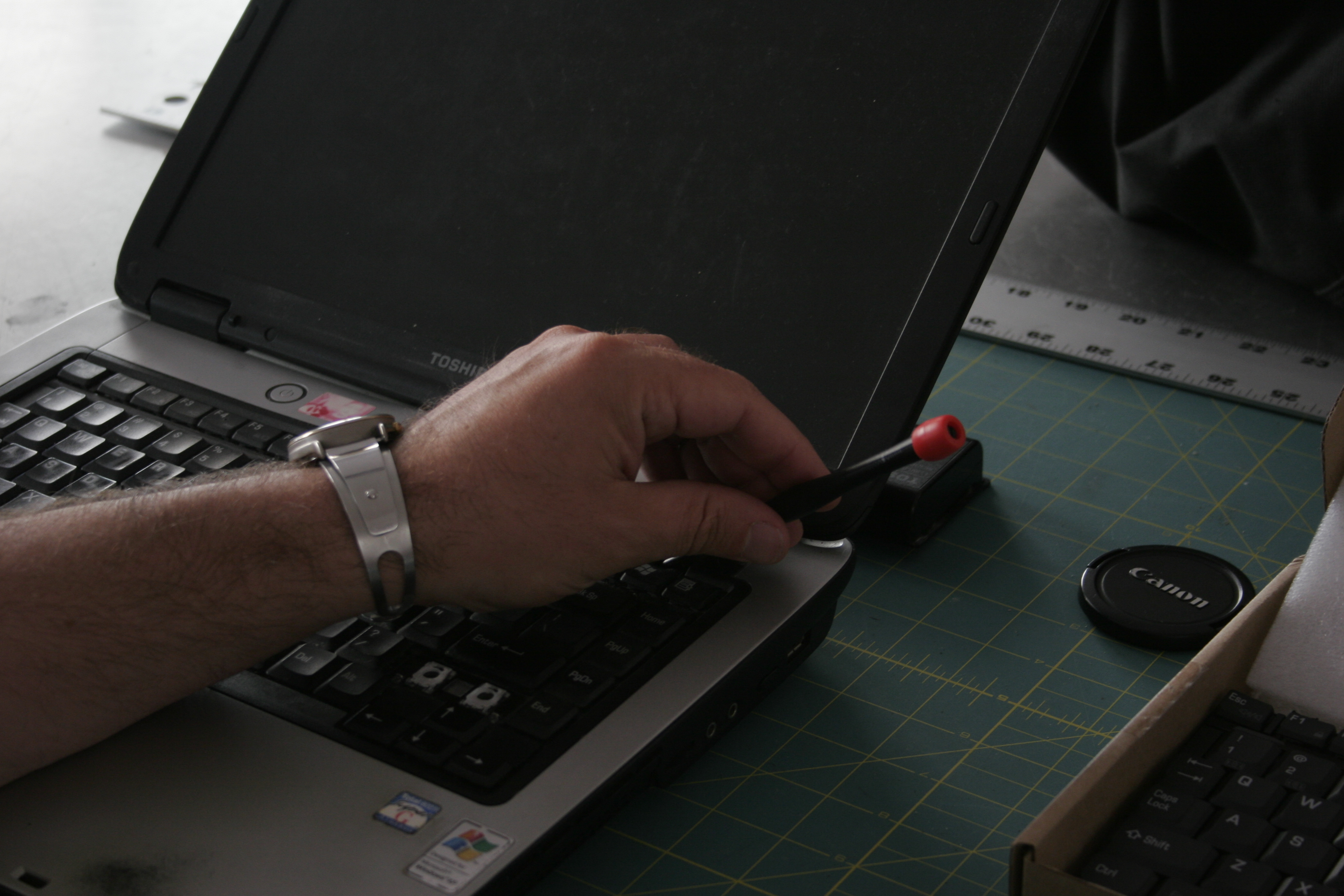 Replace a Toshiba Satellite Laptop Keyboard : 5 Steps (with Pictures ...