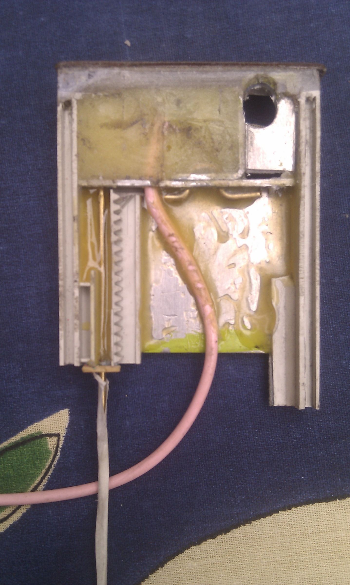 Autoradio Cassette Player [ipod Hack] - Instructables