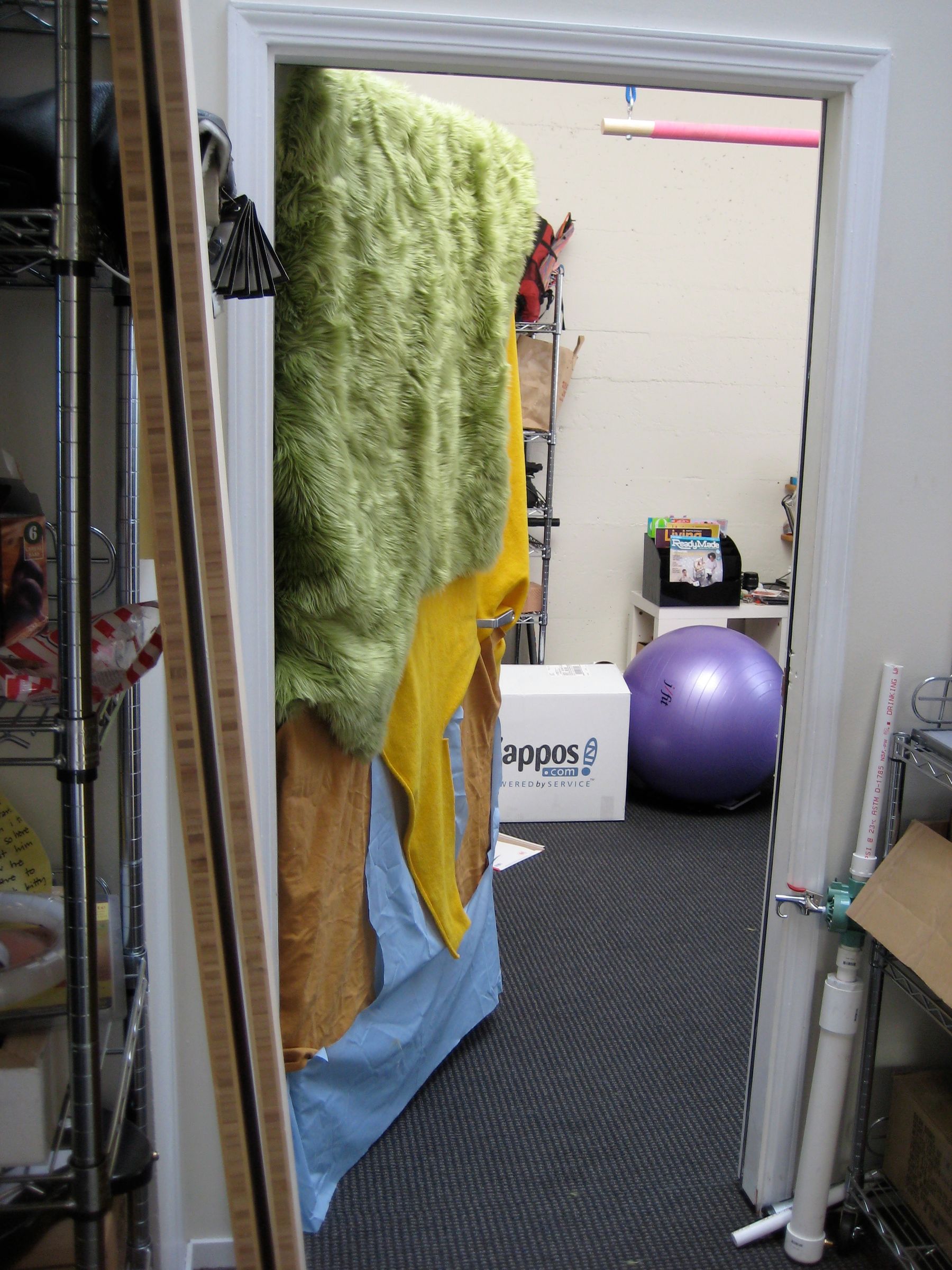 How to Redecorate the Office When Everyone Is Gone : 7 Steps (with ...