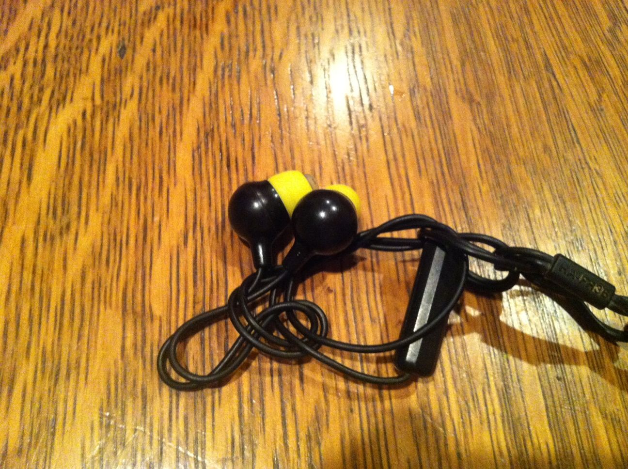 Quick Release Anti-Tangle Earbud Storage. : 8 Steps - Instructables