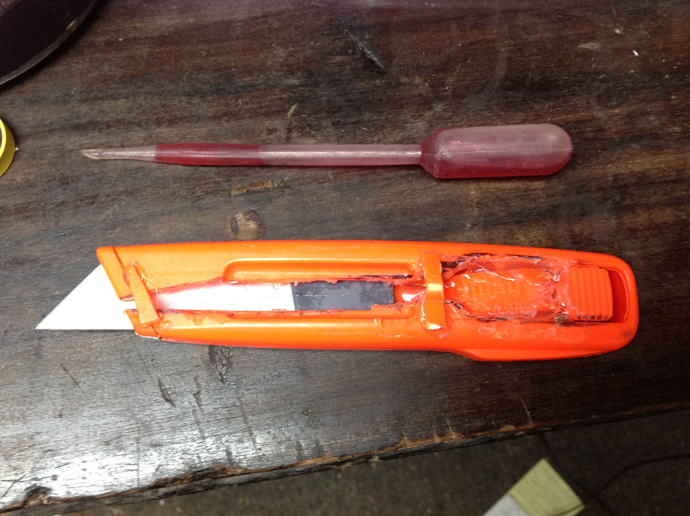 Blood Squirting Box Cutter Prop : 11 Steps (with Pictures) - Instructables