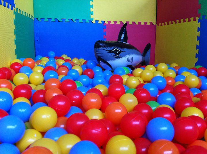 How to Build a Ball Pit on Your Balcony : 8 Steps (with Pictures ...