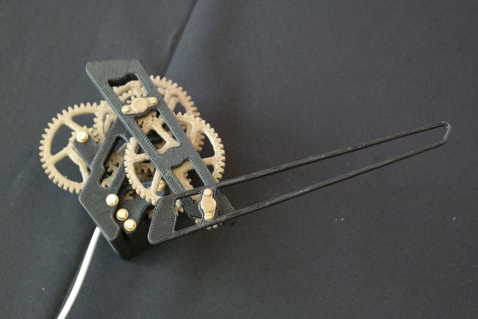 Hand in Hand Skeleton Clock : 11 Steps (with Pictures) - Instructables