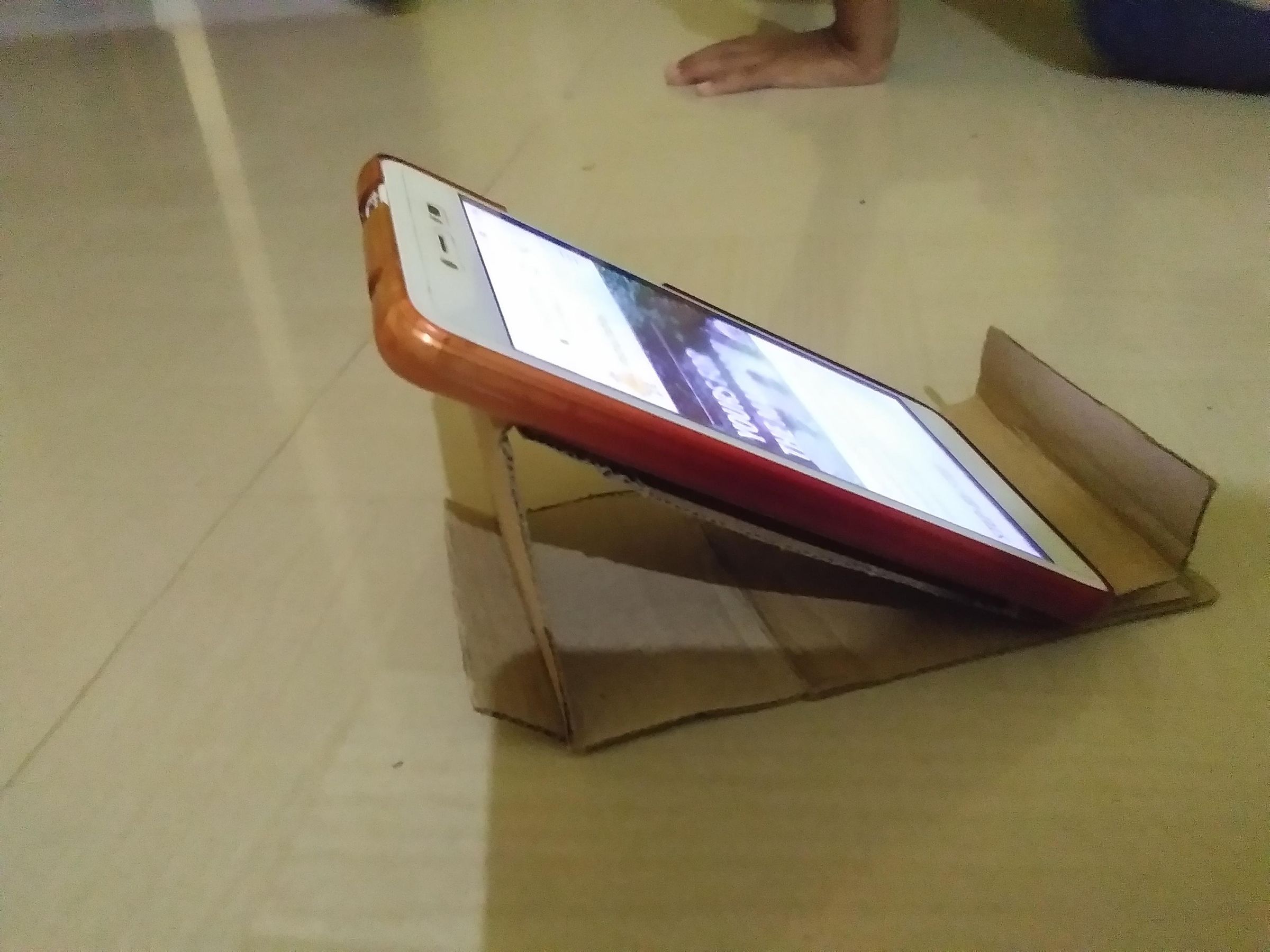DIY Cardboard Mobile Stand : 4 Steps - Instructables