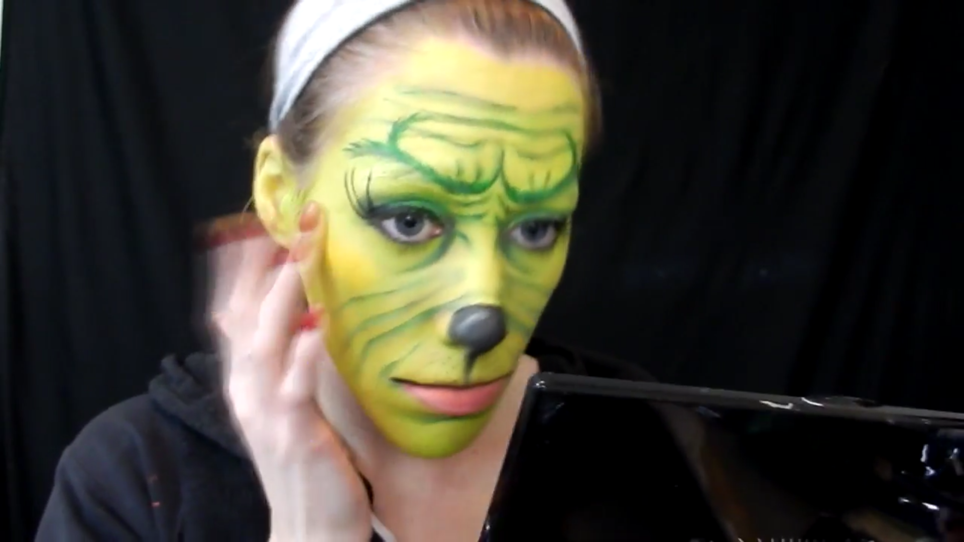 LATE: Grinch Face Paint : 8 Steps (with Pictures) - Instructables