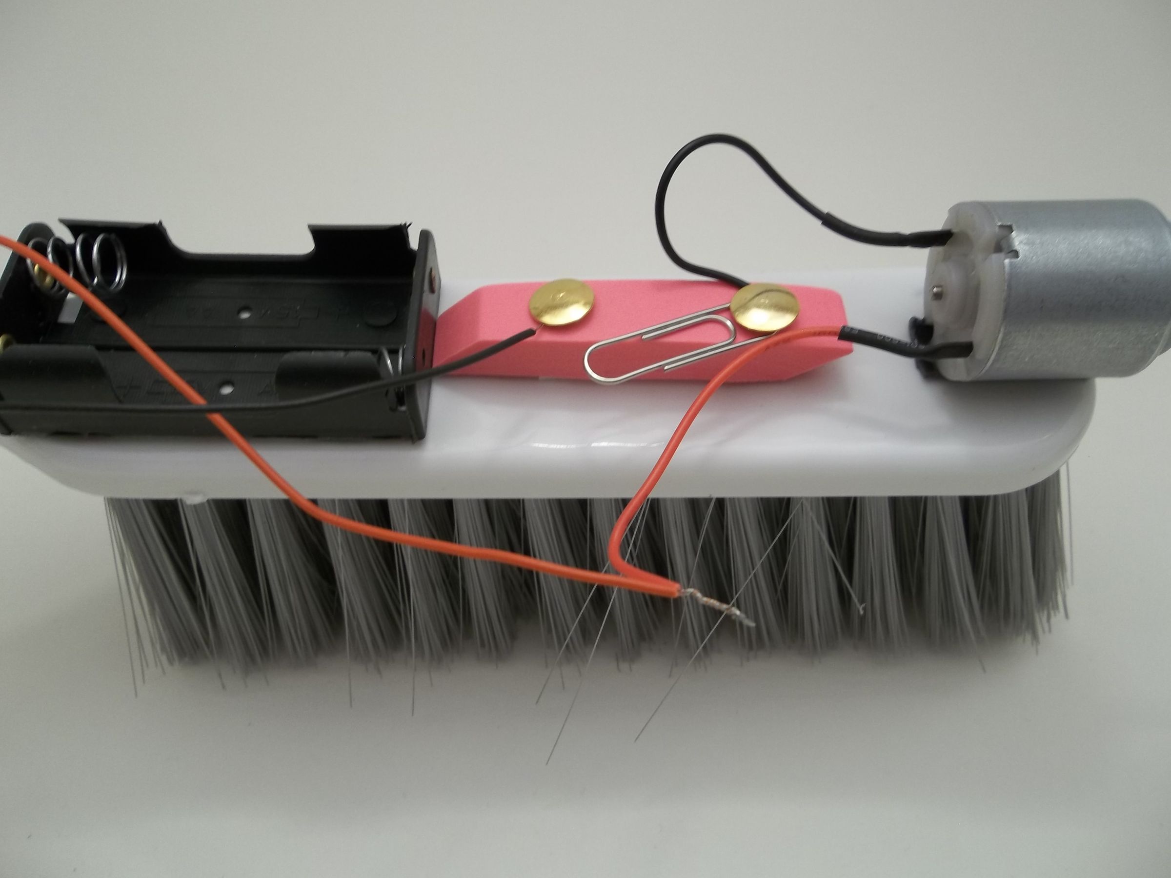 A Simple and Cheap No-Solder Bristlebot! : 9 Steps - Instructables