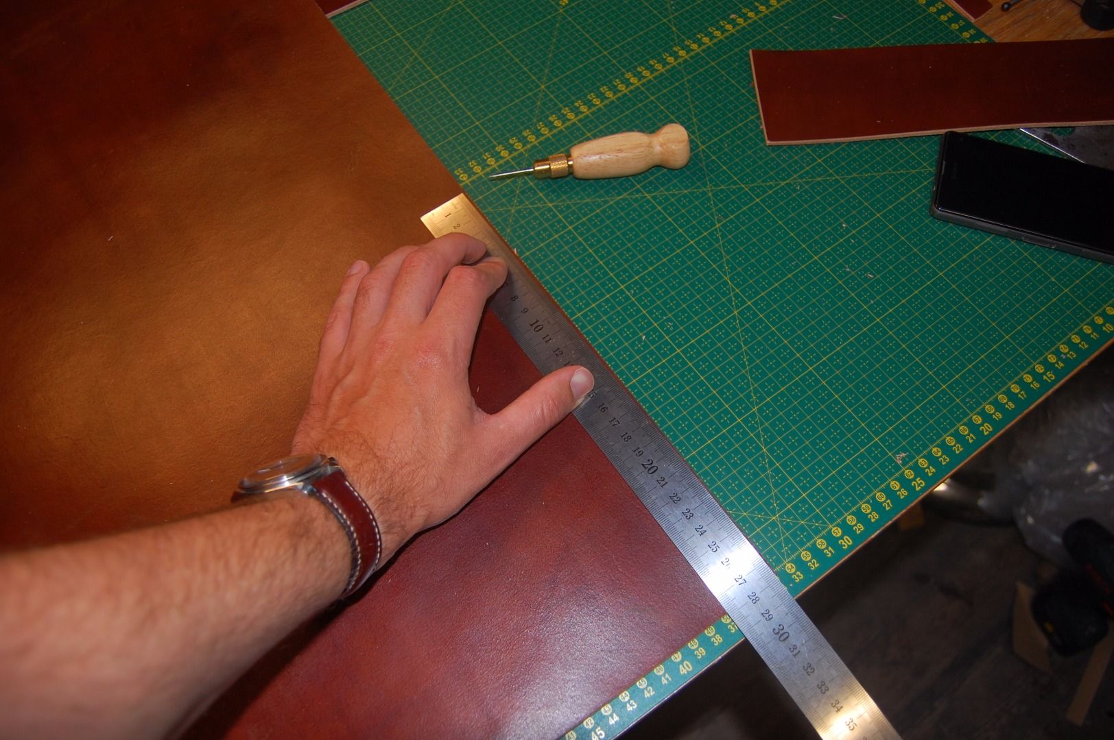 Classic Leather Briefcase With Accordion Gusset : 22 Steps (with ...