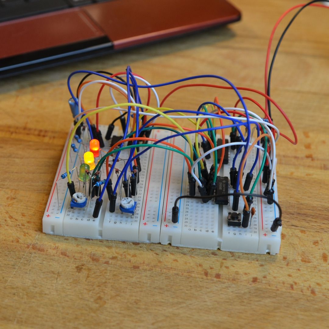 Traffic Light Without Arduino : 5 Steps - Instructables