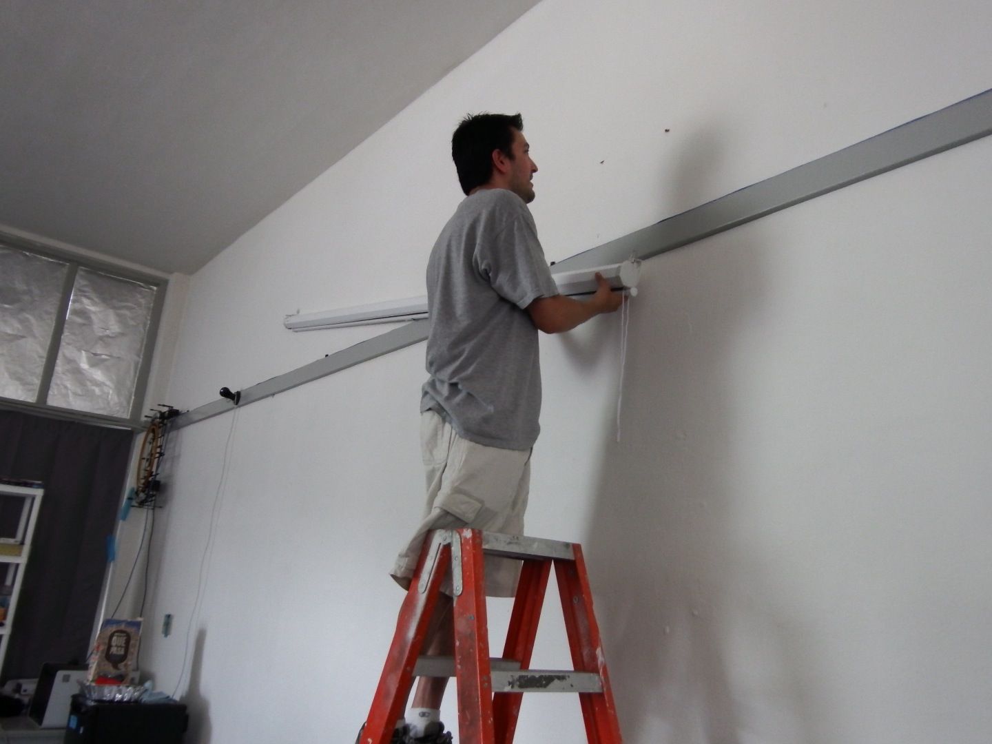 How to Hang a Projector Screen - Instructables