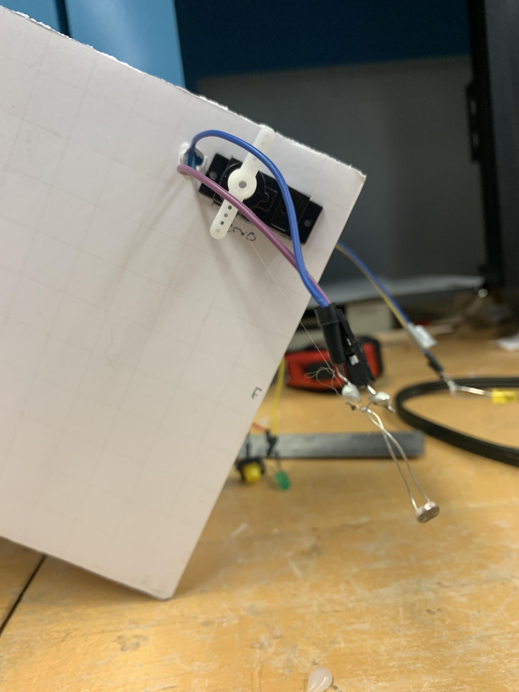 Plant Light Level Detector : 9 Steps - Instructables