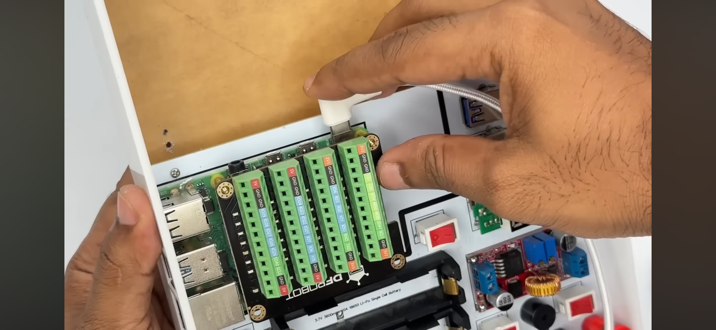 Portable DIY Electronics Workstation : 19 Steps (with Pictures ...