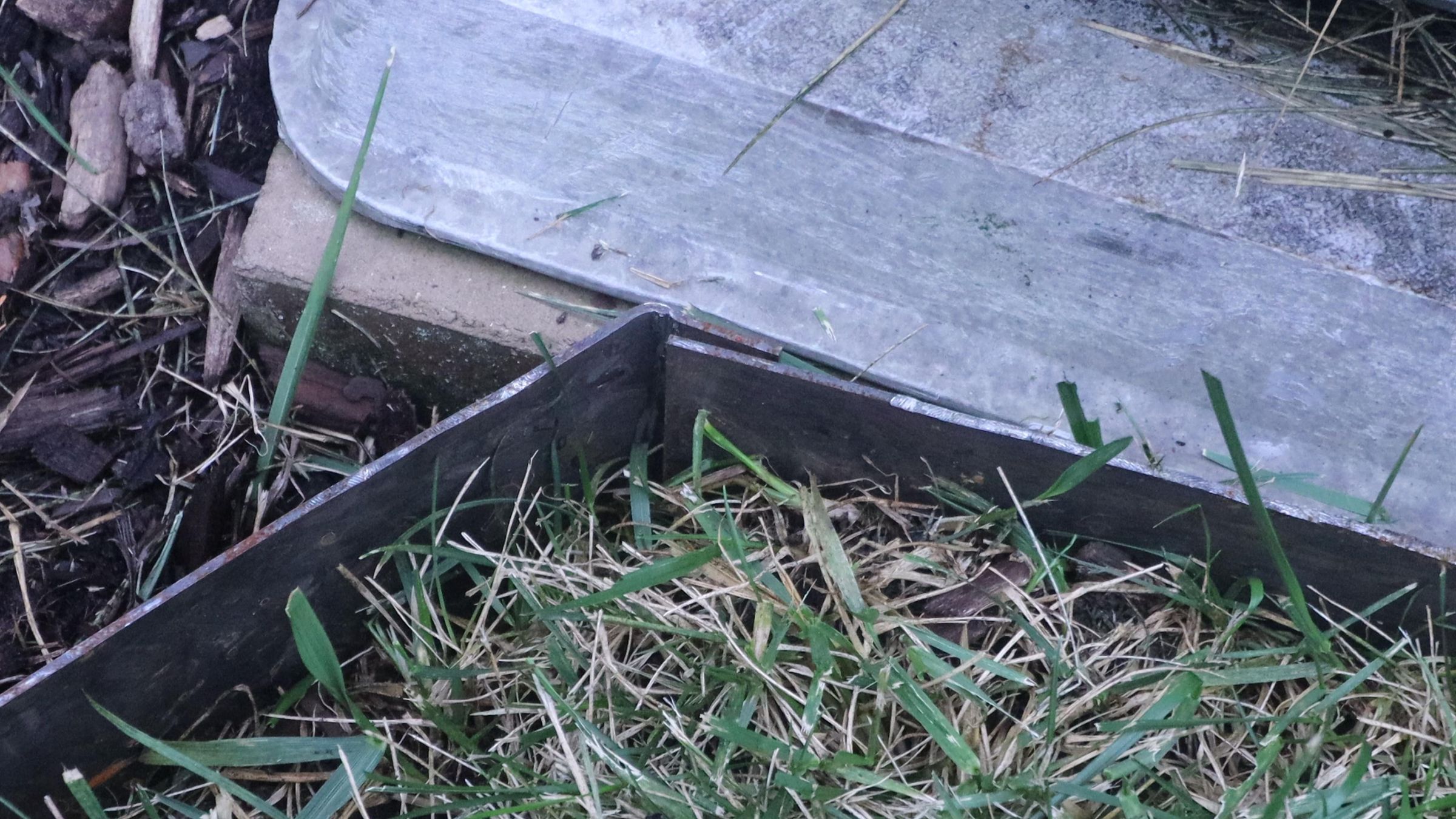 DIY Hammer-In Steel Garden Edging : 8 Steps (with Pictures) - Instructables